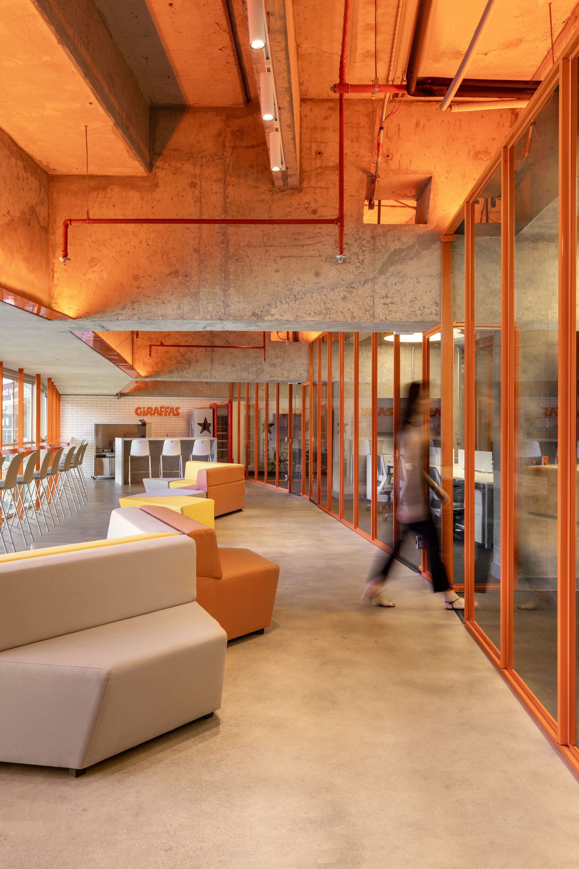 Gallery of Giraffas Brasília Office / BLOCO Arquitetos - 10