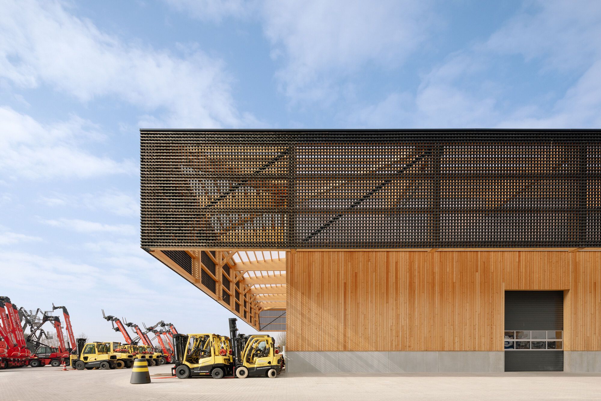 Gallery of The Timber Hat Building / rundzwei Architekten - 7