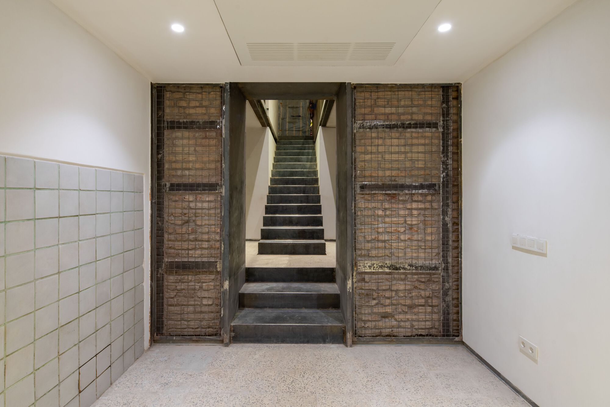 Gallery of Vast Gallery & Artist Residency / Persian Garden Studio - 45