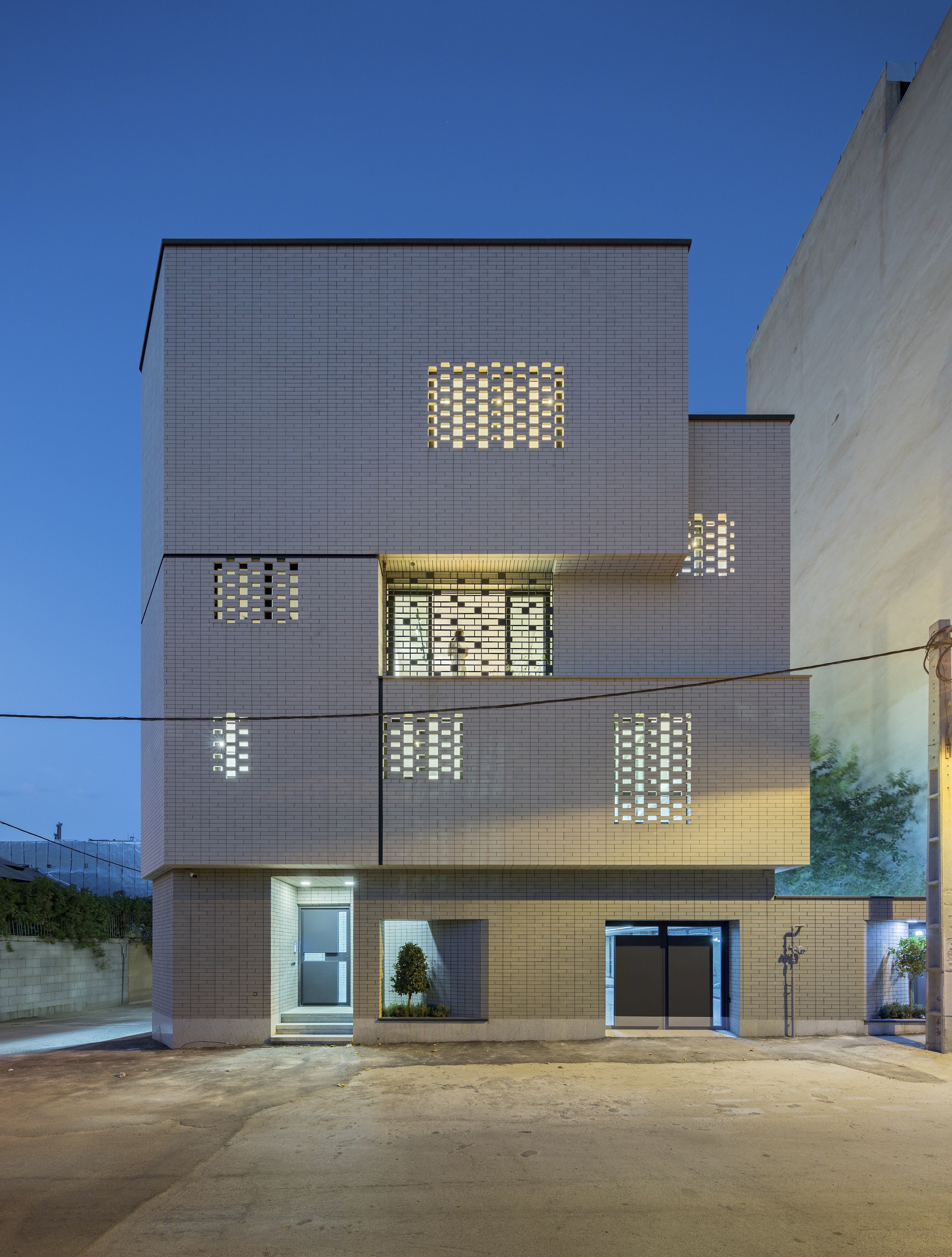 Gallery of Hidden Boxes Residential Building / KaSa Office - 19