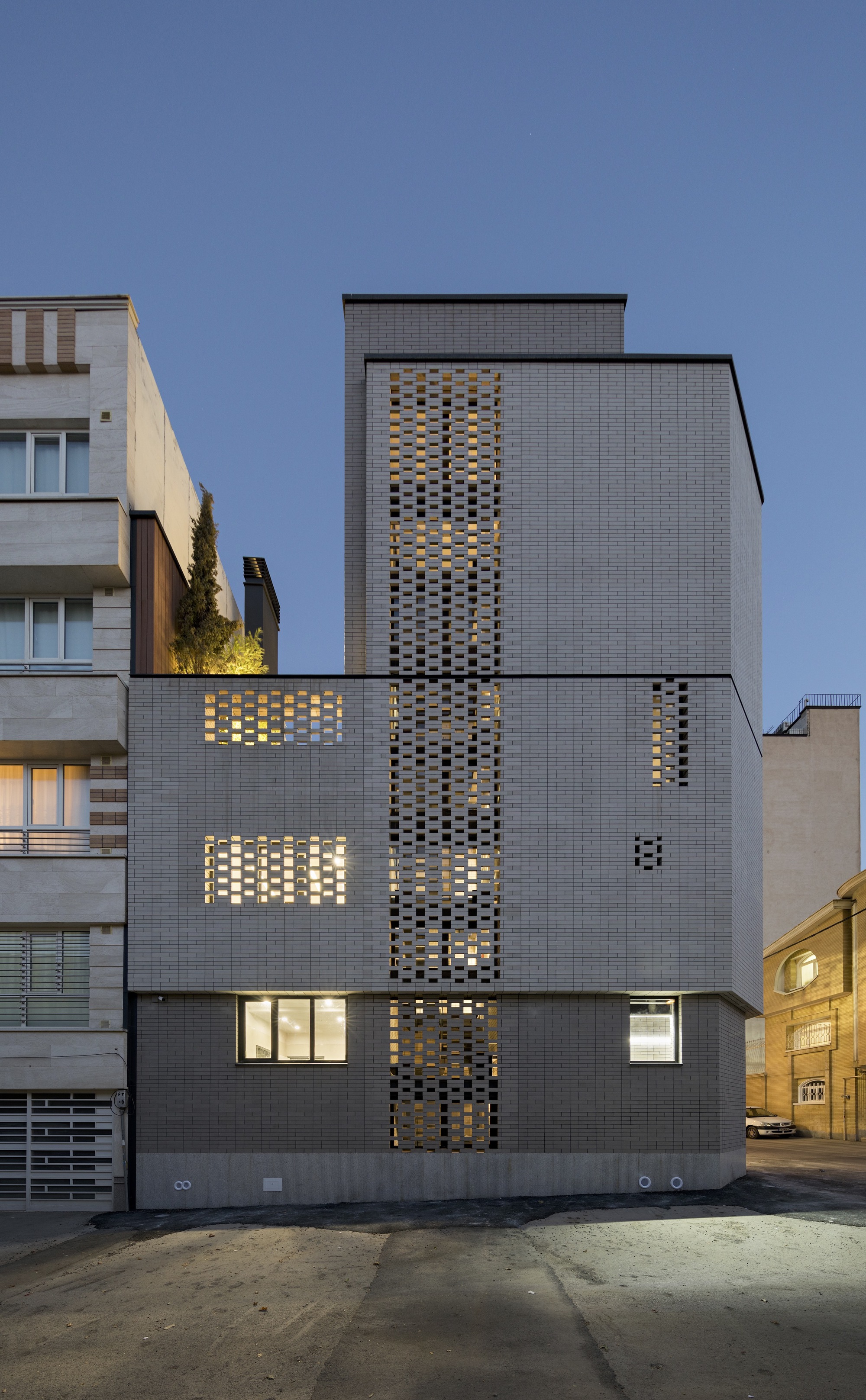 Gallery of Hidden Boxes Residential Building / KaSa Office - 21
