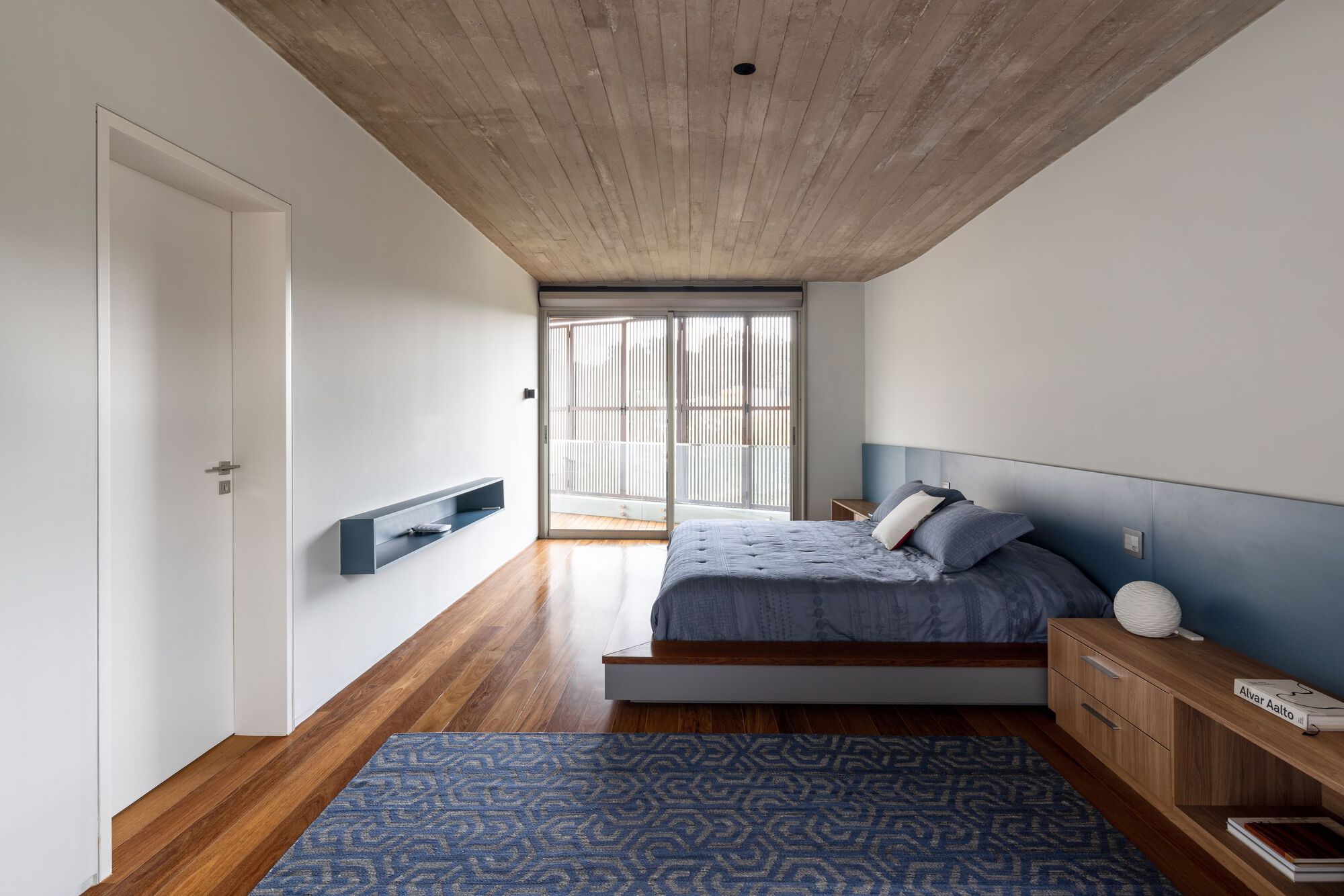 Gallery of Axial House / TAU Arquitetos - 30