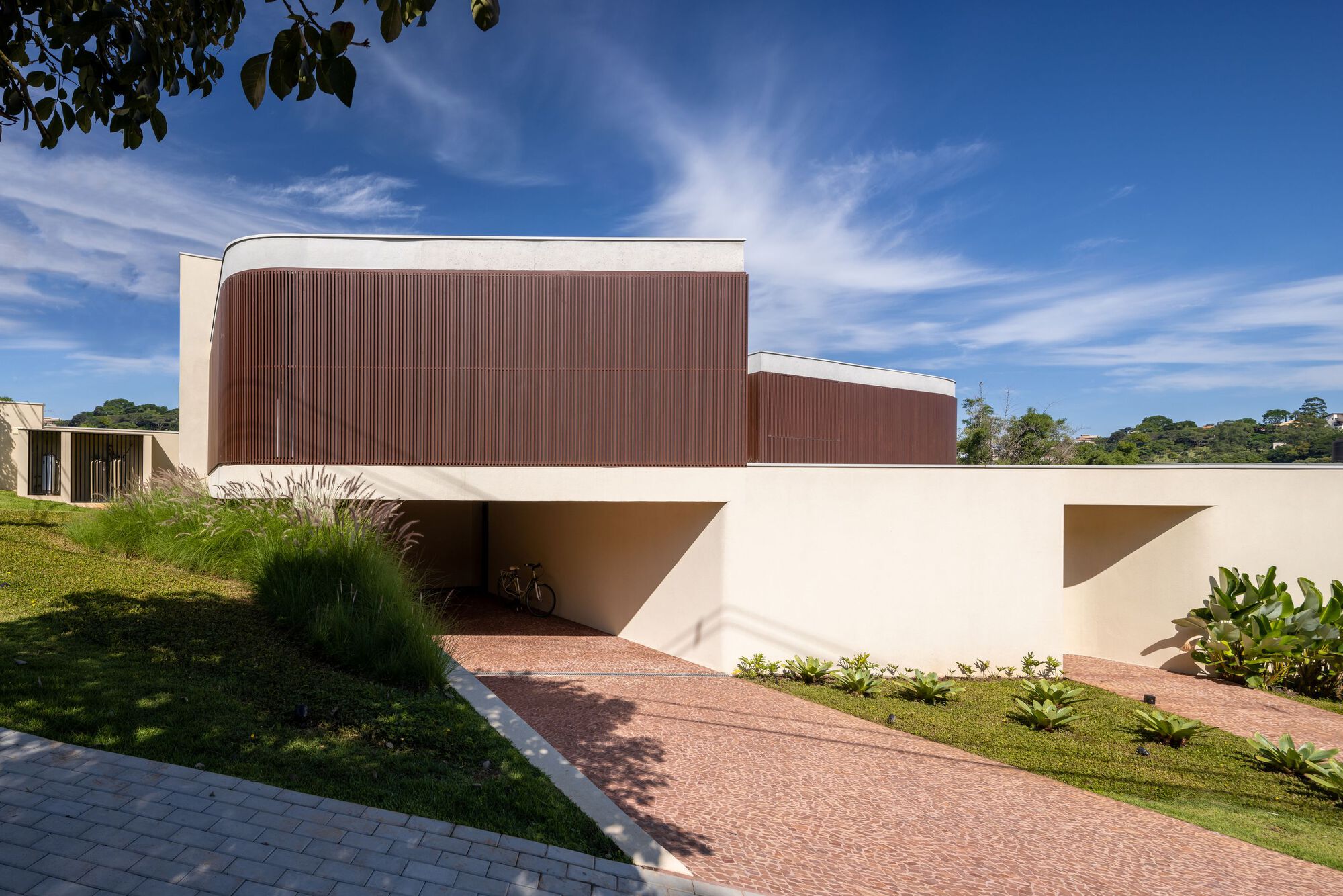 Gallery of Axial House / TAU Arquitetos - 7