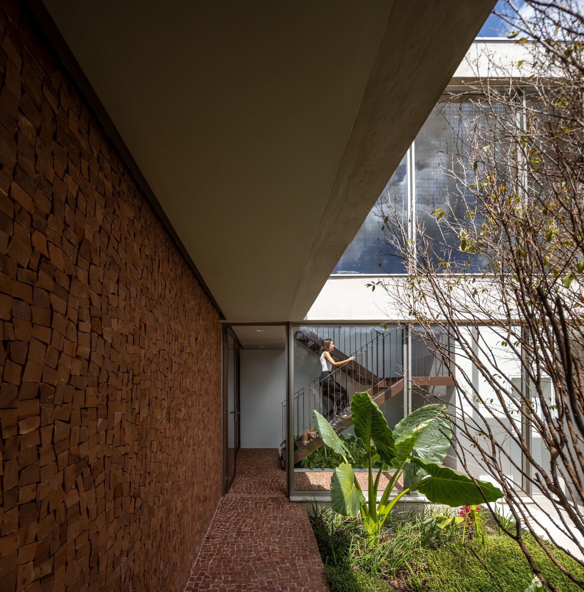 Gallery of Axial House / TAU Arquitetos - 21