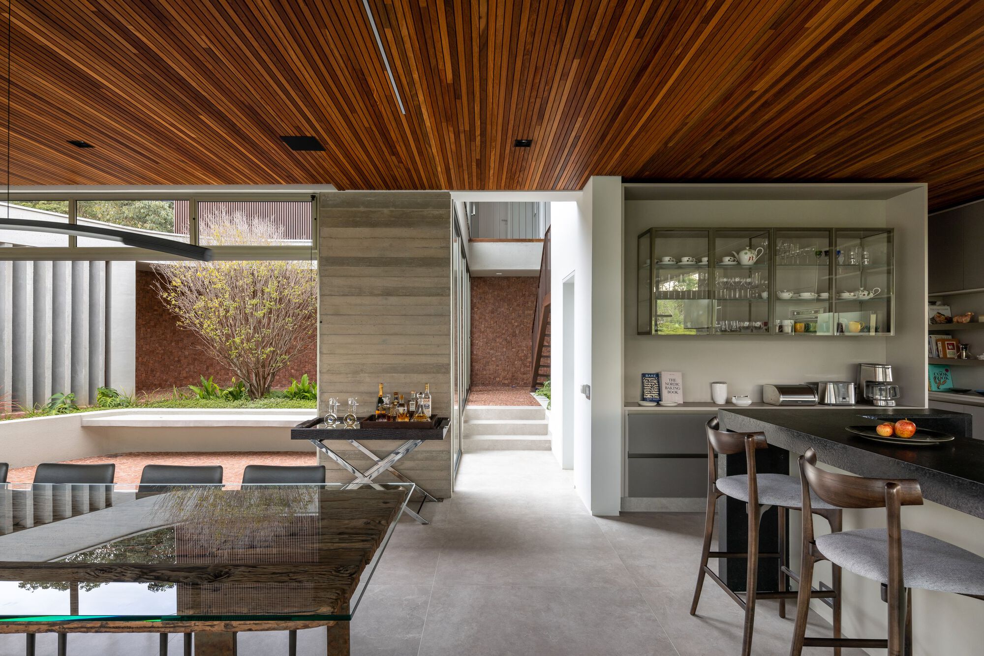 Gallery of Axial House / TAU Arquitetos - 14