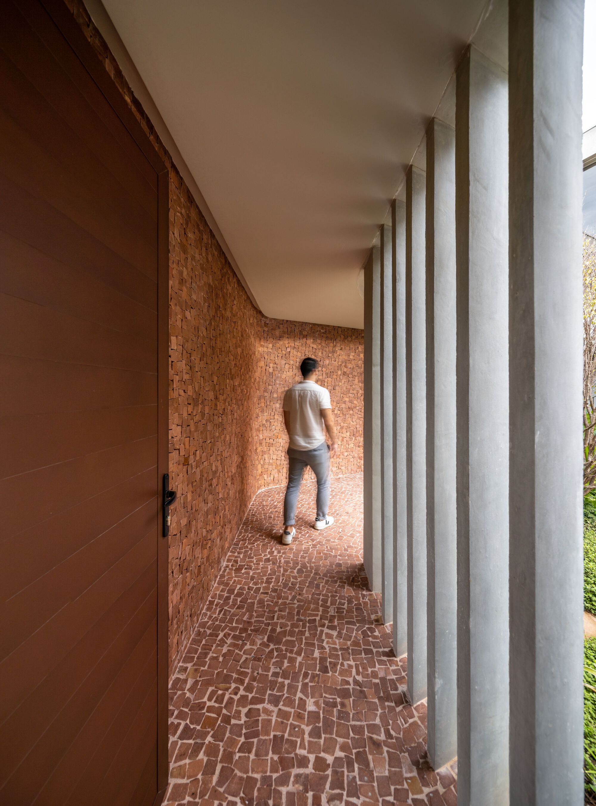 Gallery of Axial House / TAU Arquitetos - 20