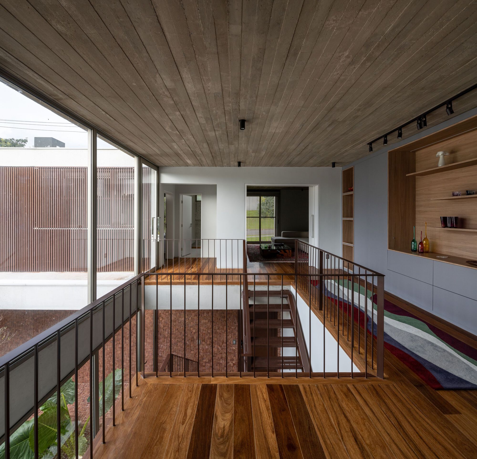 Gallery of Axial House / TAU Arquitetos - 23