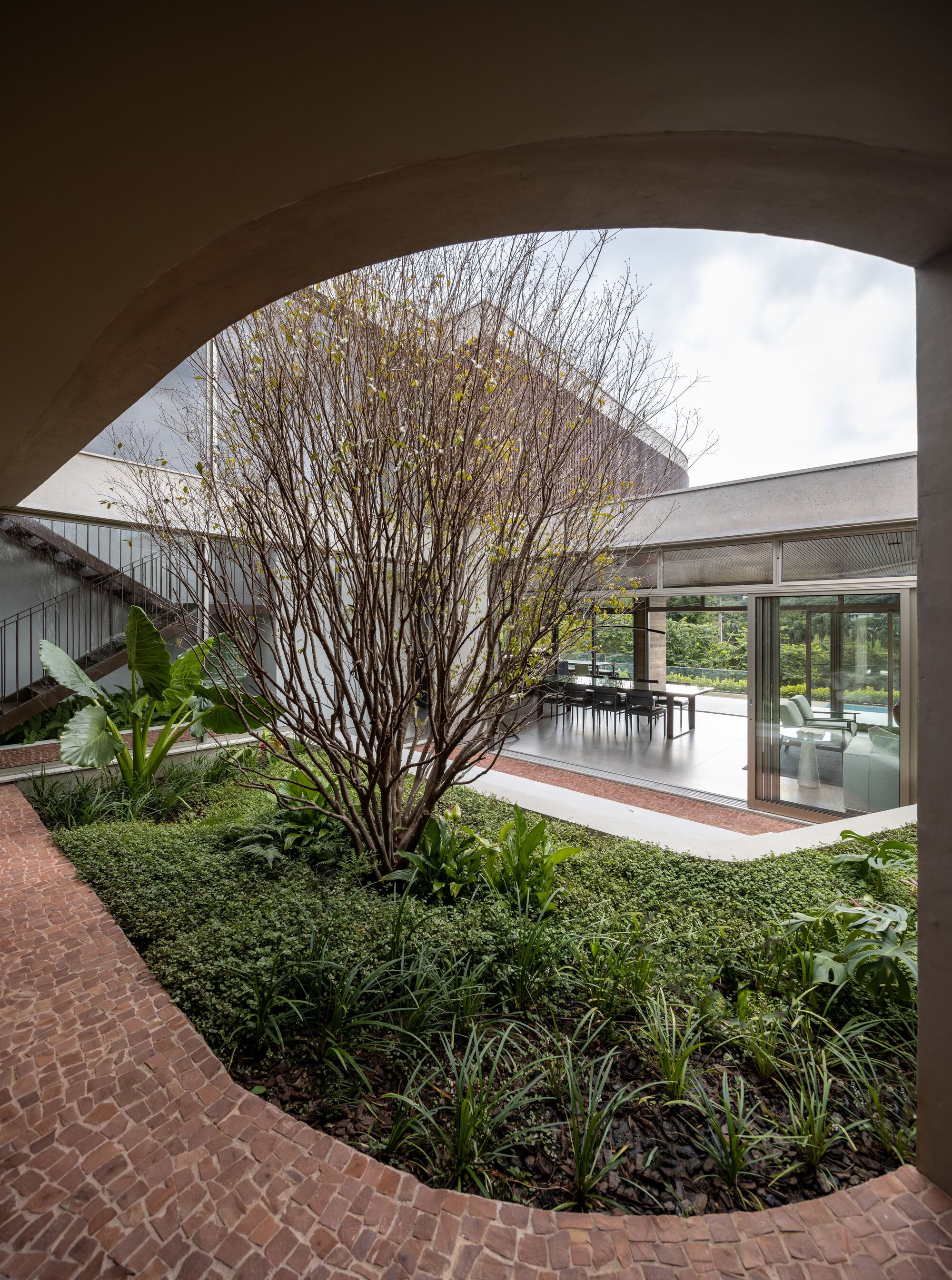 Gallery of Axial House / TAU Arquitetos - 18