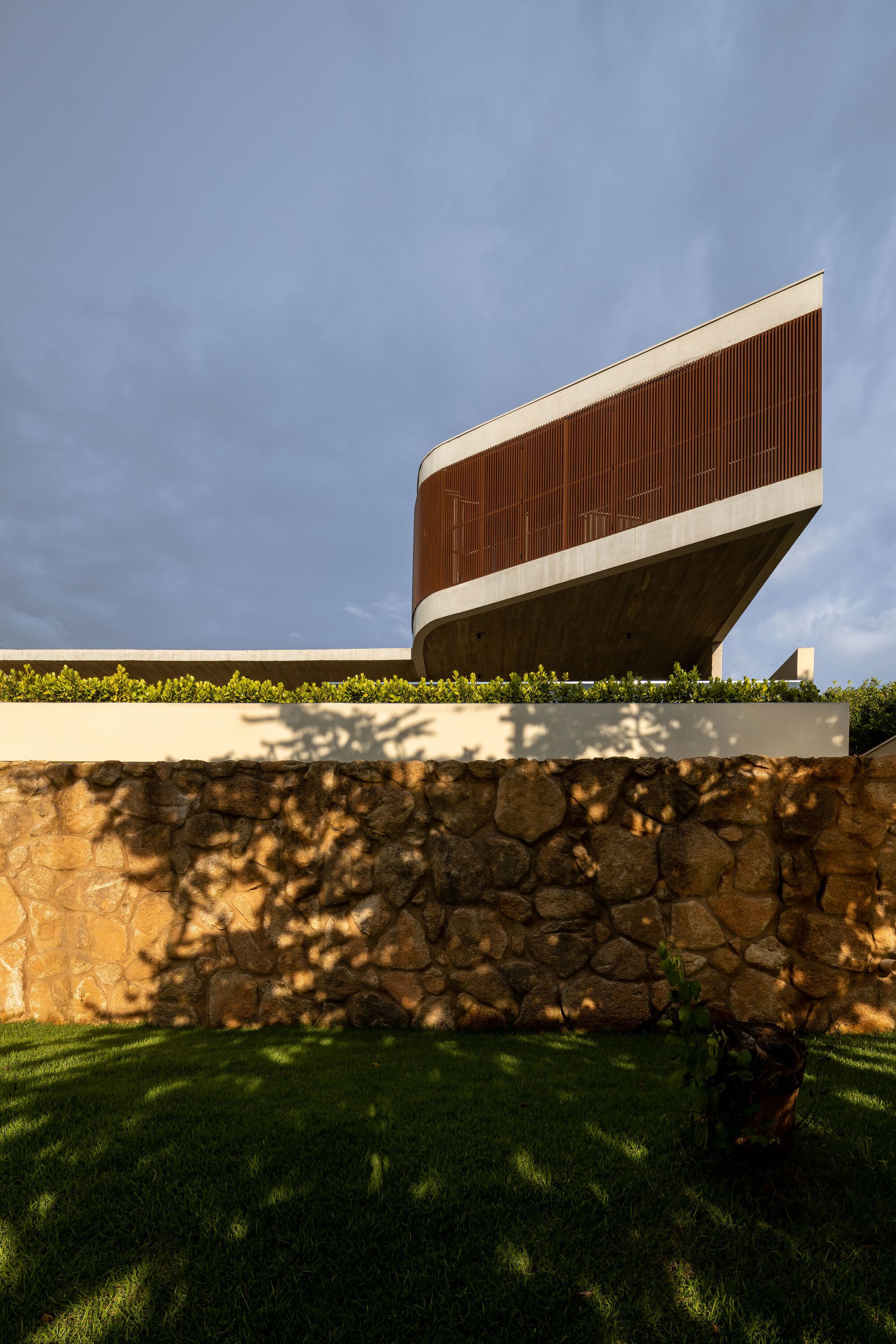 Gallery of Axial House / TAU Arquitetos - 33