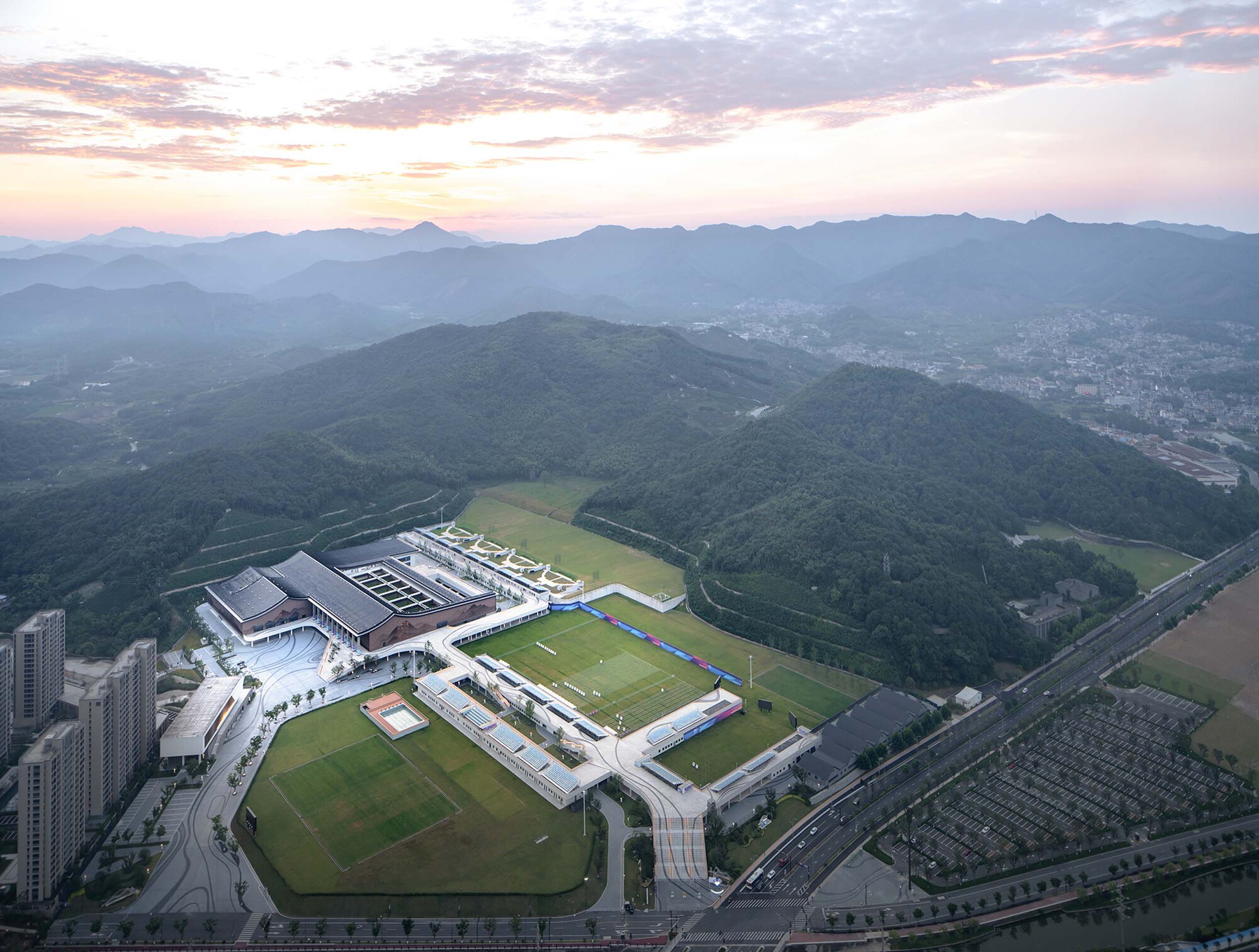 Gallery of Fuyang Yinhu Sports Center / UAD - 7