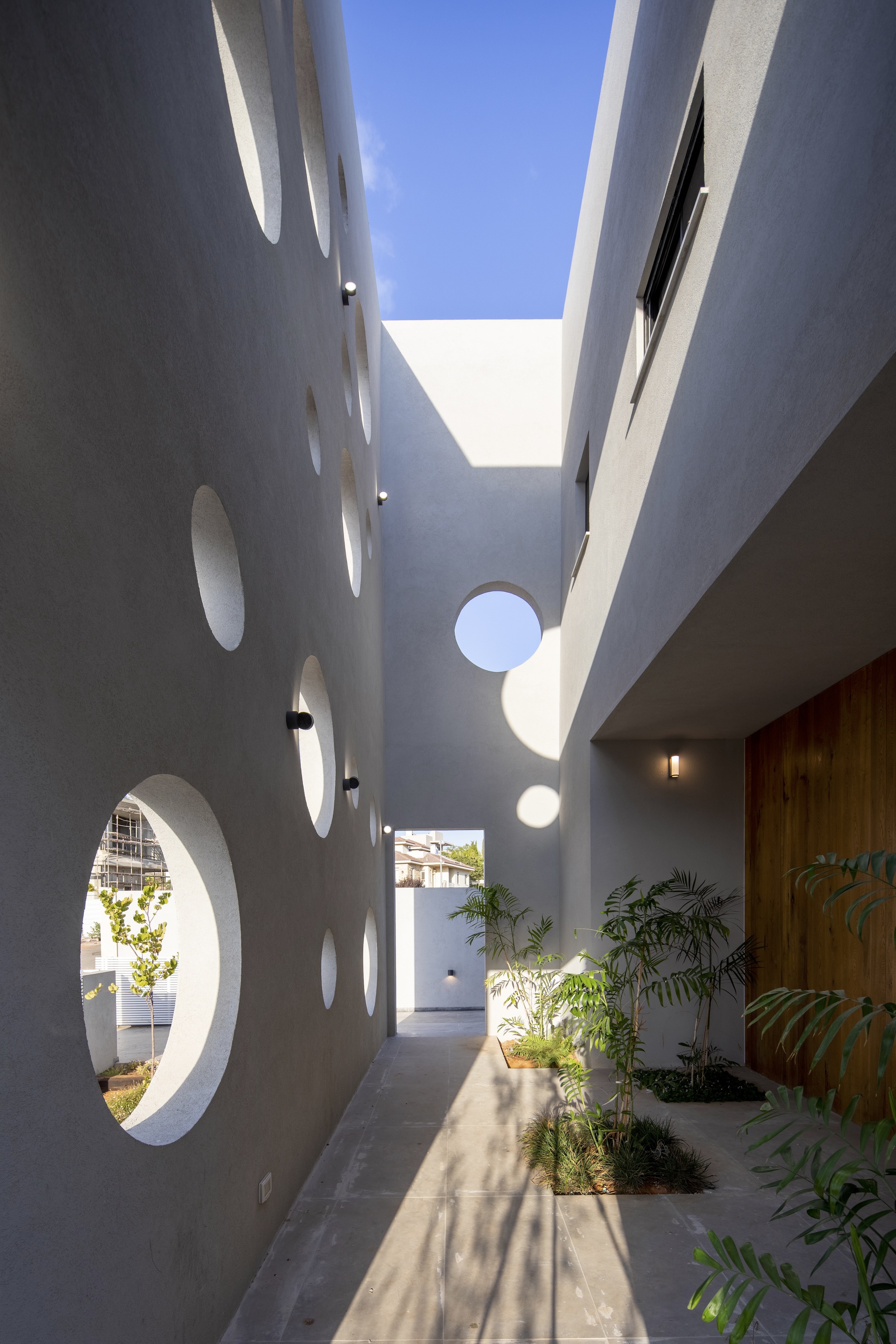 Gallery of Swiss House / Dan & Hila Israelevitz Architects - 4