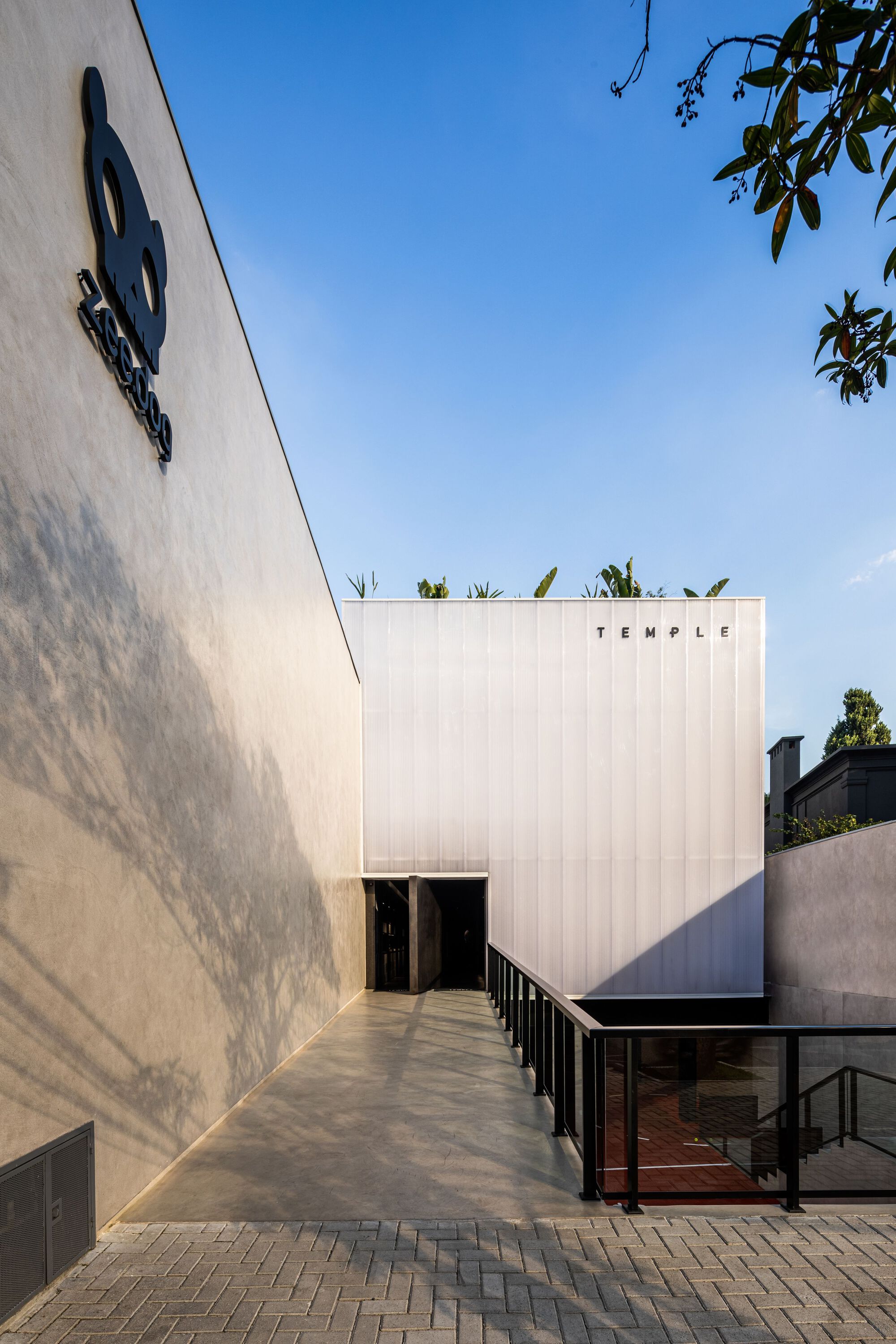 Gallery of Zee Dog Temple Store / B.co Arquitetura + Bel Lobo + Cajoo Studio - 6