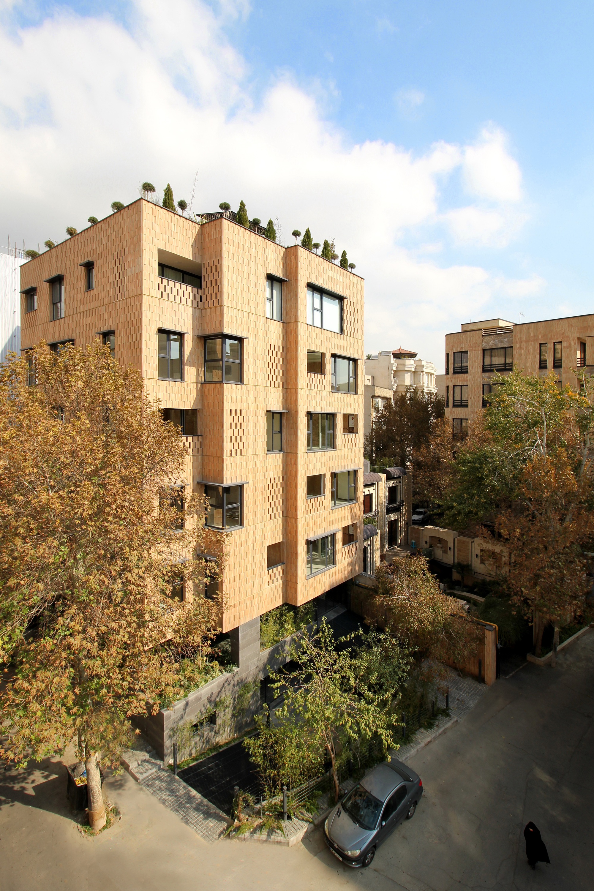 Gallery of BI-HESAR Residential Apartments / KARABON - 5