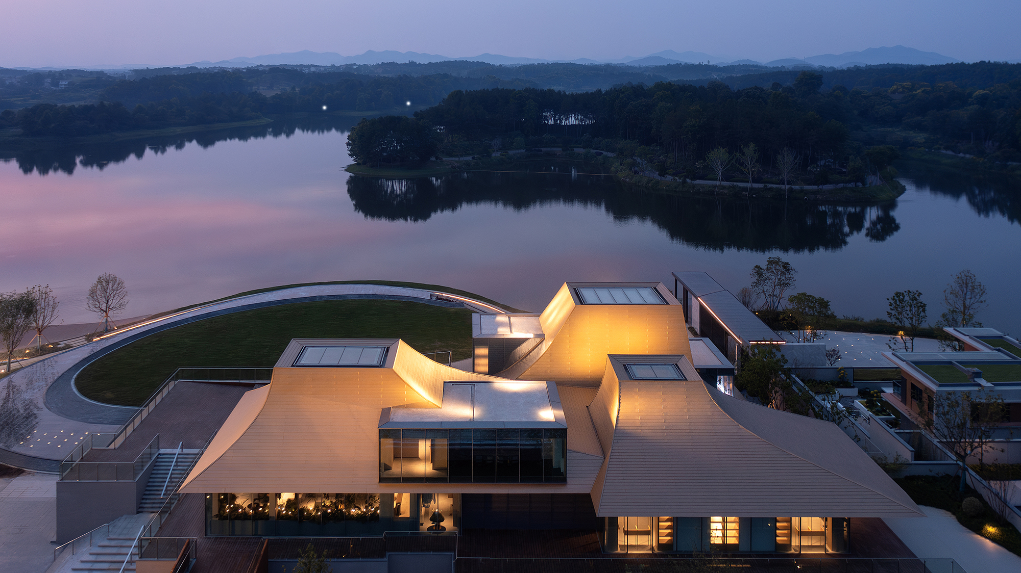 Gallery of Community Center of Fragrant Lake / line+ studio - 8