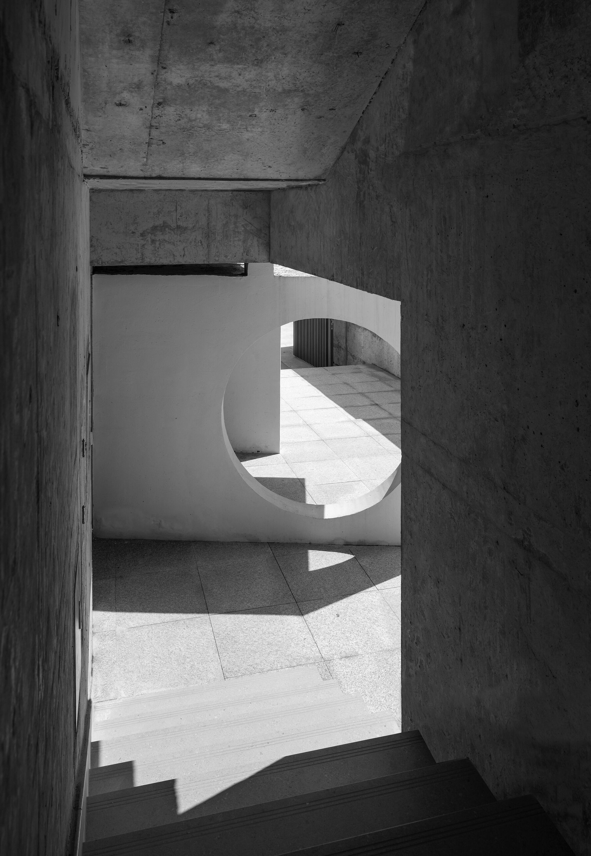 Gallery of Cliff House / LI WENXI Architects - 25