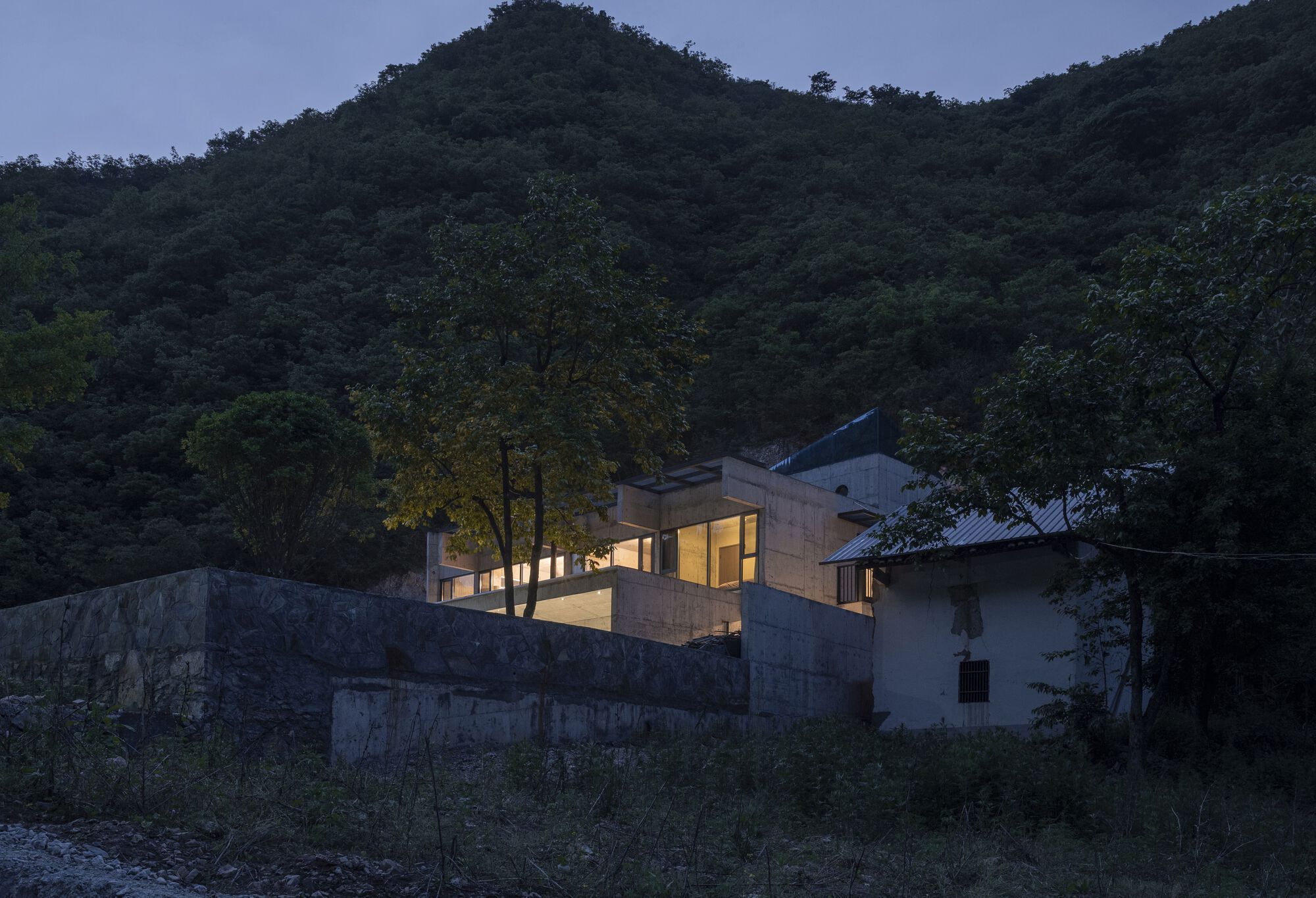 Gallery of Cliff House / LI WENXI Architects - 7