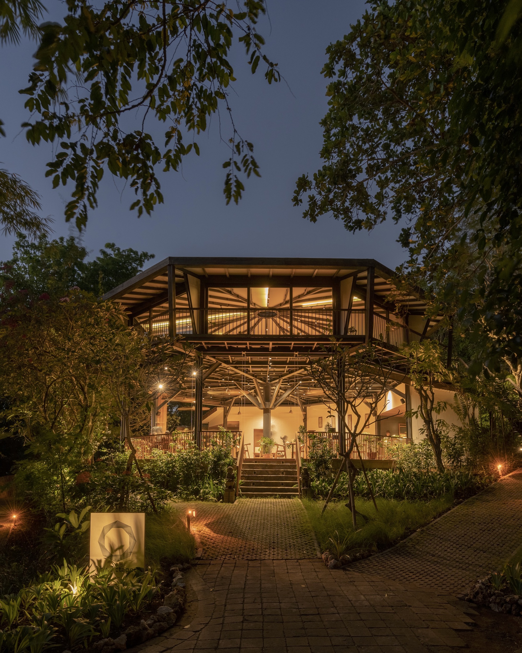 Gallery of The Octagon Restaurant and Workspace / Stilt Studios - 11