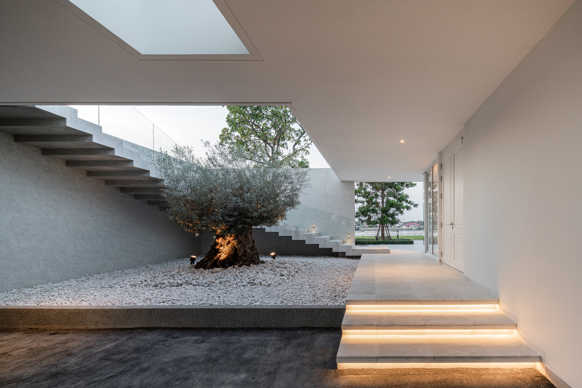 Gallery of River House / OfficeAT - 16