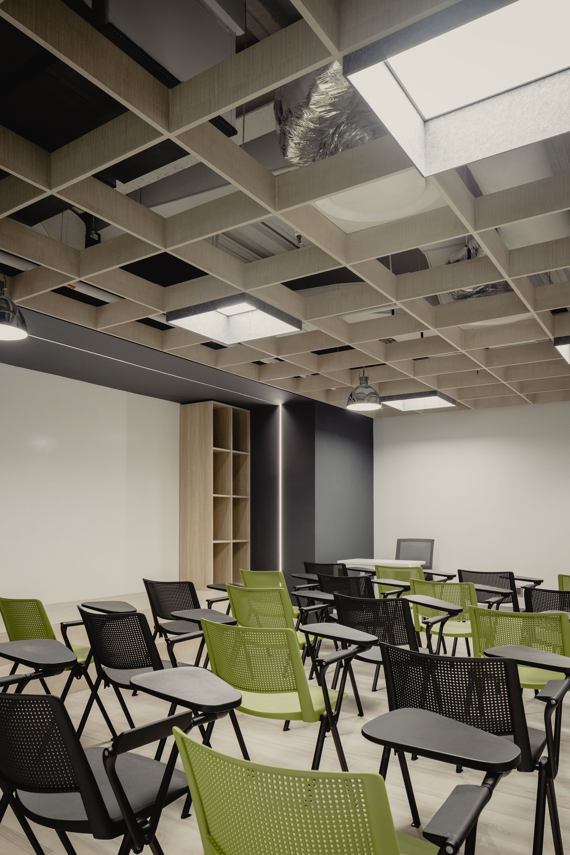 Galería de Corporativo IS 19 / Prototype Architecture Studio - 13