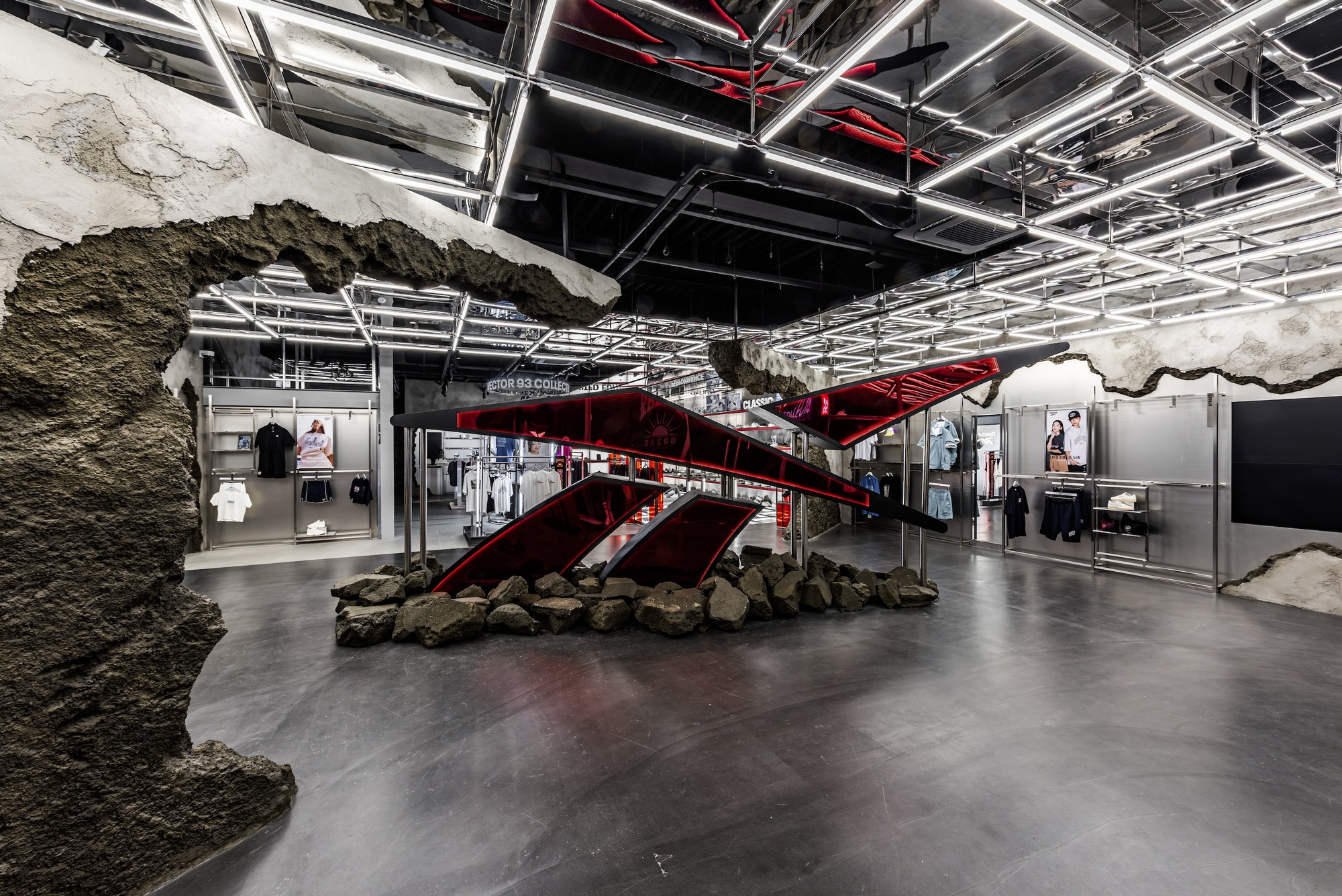 Gallery of Reebok Flagship Store / NiiiZ Design Lab - 8