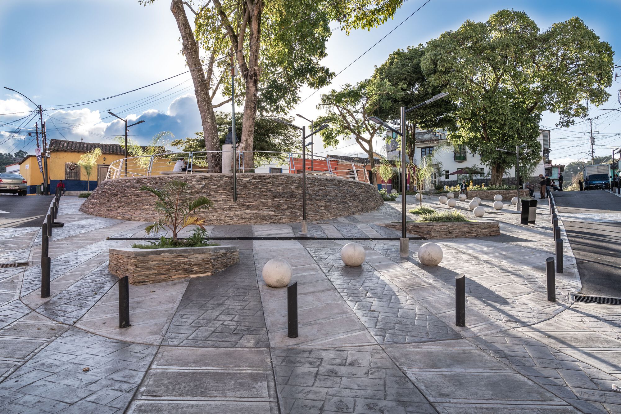 Gallery of Sucre Boulevard / Bastidas y Salinas + Emilia Monteverde - 15
