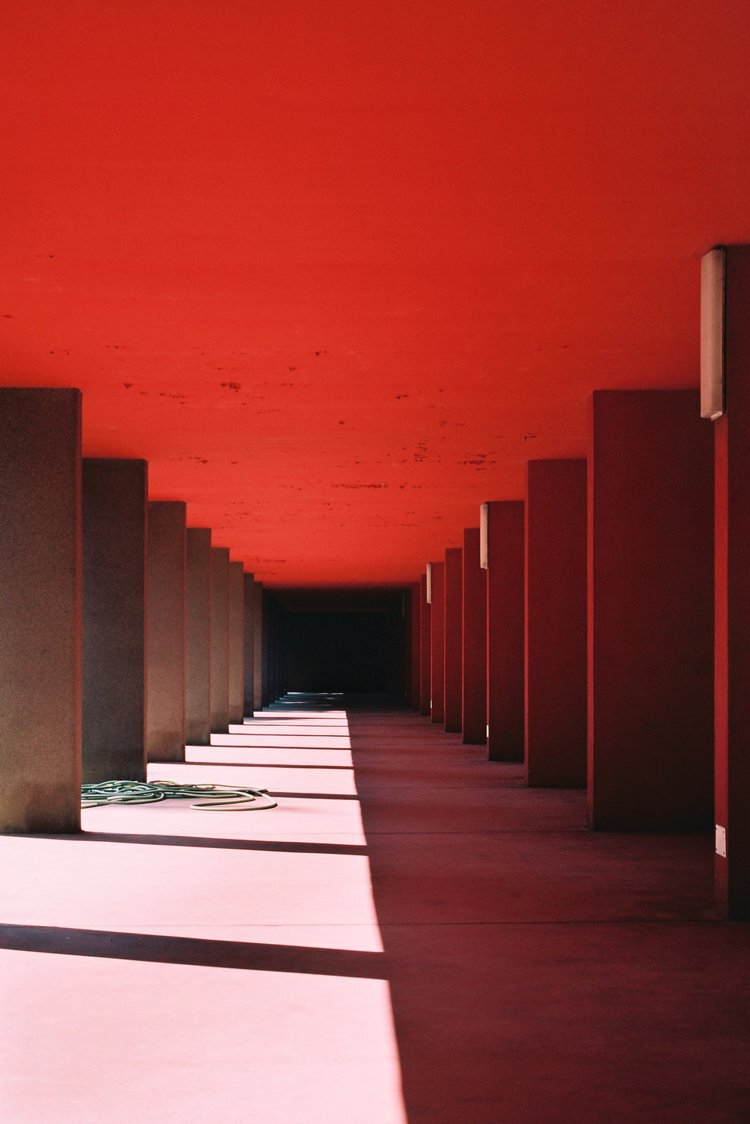 Galeria de O icônico complexo Gallaratese em Milão, pelas lentes de ...