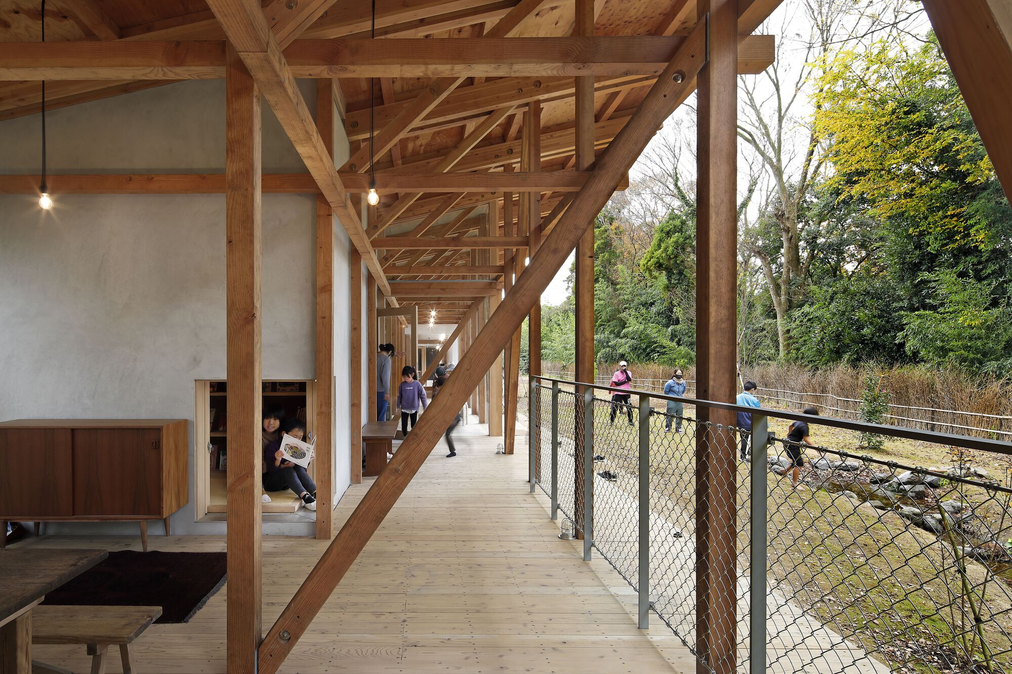 Galería de Centro de día "Long House con un Engawa" / Yamazaki Kentaro ...