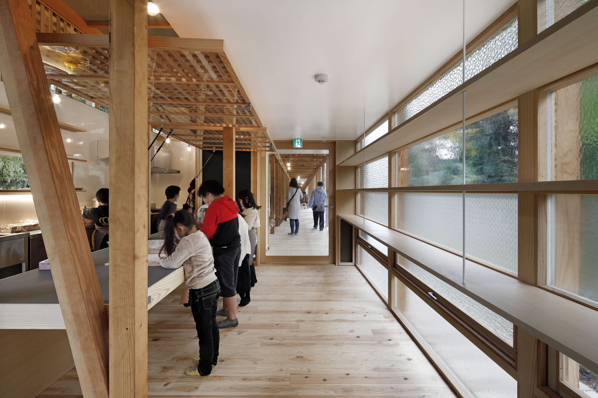Galería de Centro de día "Long House con un Engawa" / Yamazaki Kentaro ...