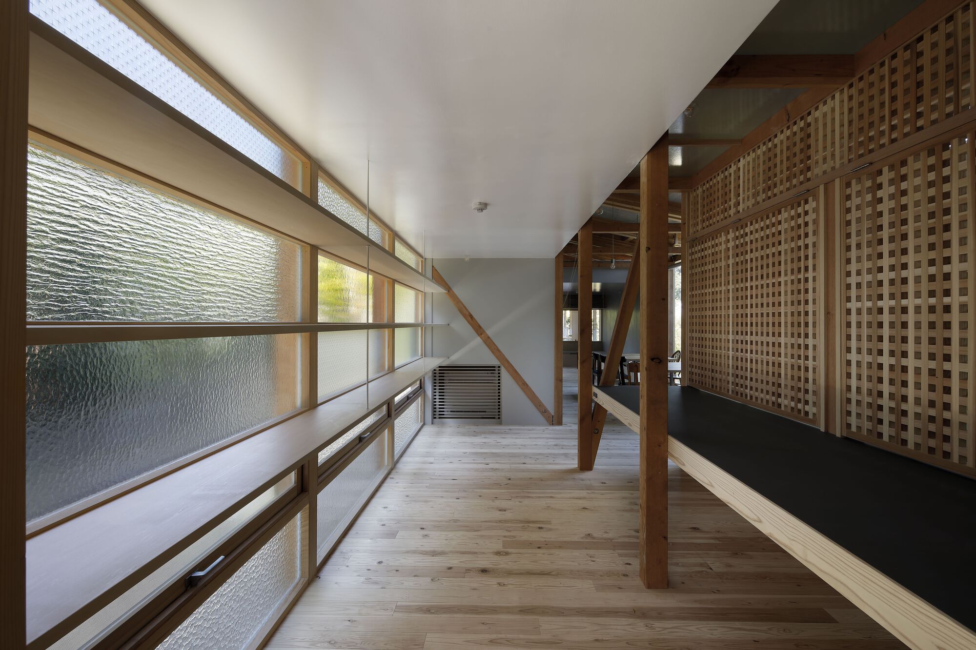 Galería de Centro de día "Long House con un Engawa" / Yamazaki Kentaro ...