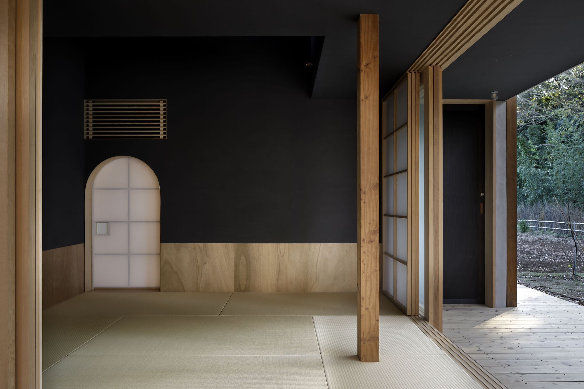 Galería de Centro de día "Long House con un Engawa" / Yamazaki Kentaro ...