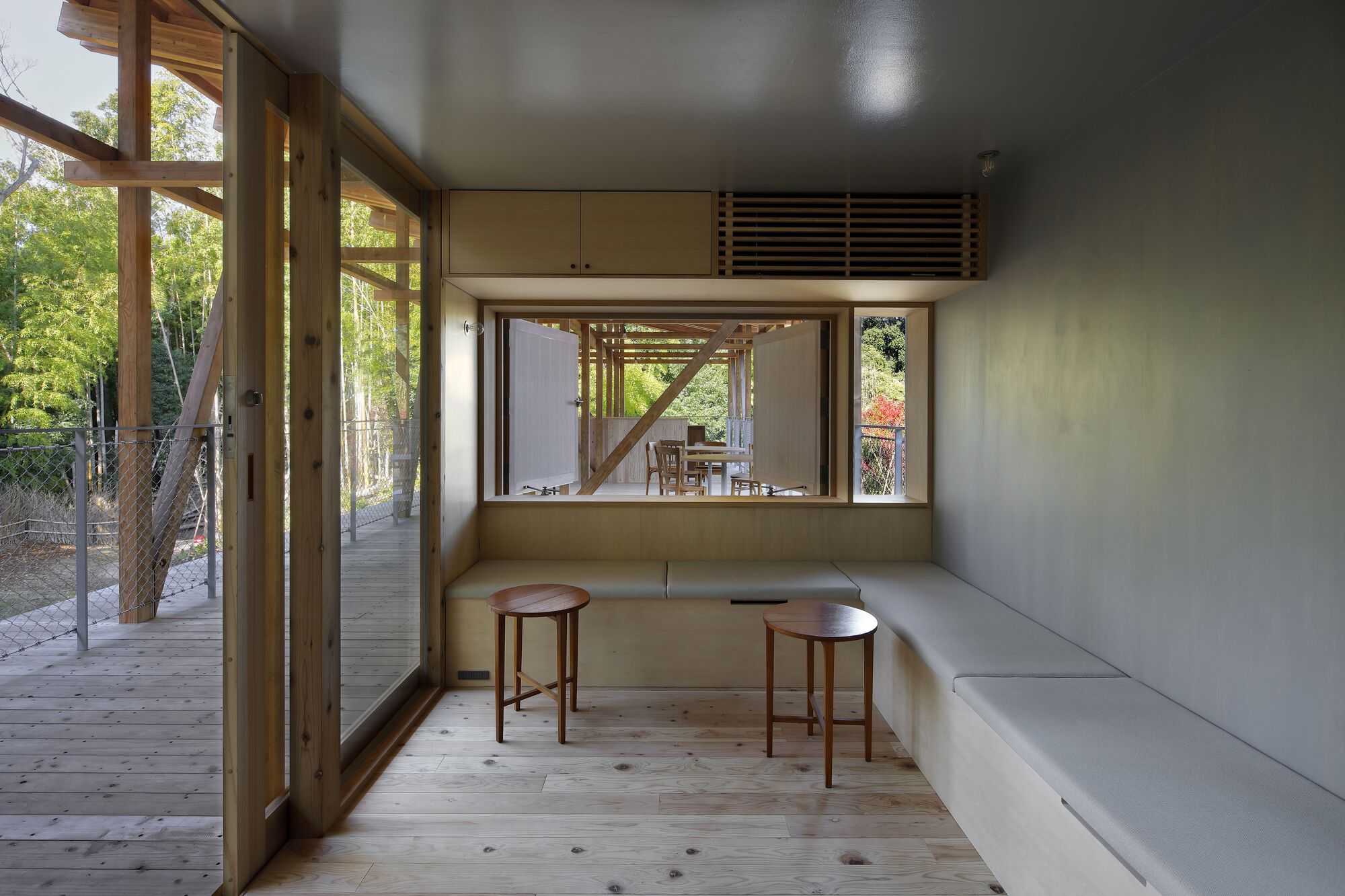 Galería de Centro de día "Long House con un Engawa" / Yamazaki Kentaro ...