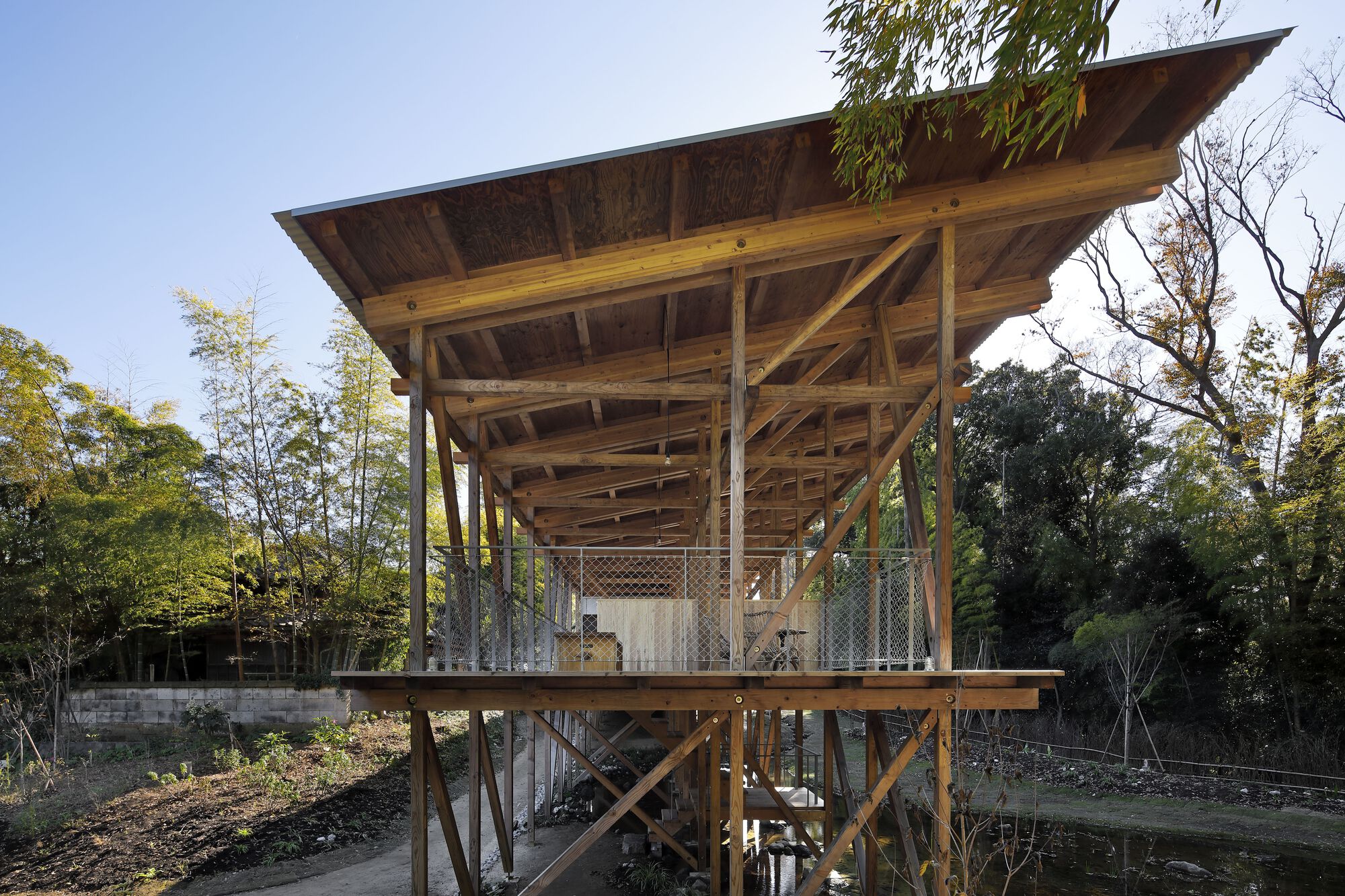 Galería de Centro de día "Long House con un Engawa" / Yamazaki Kentaro ...