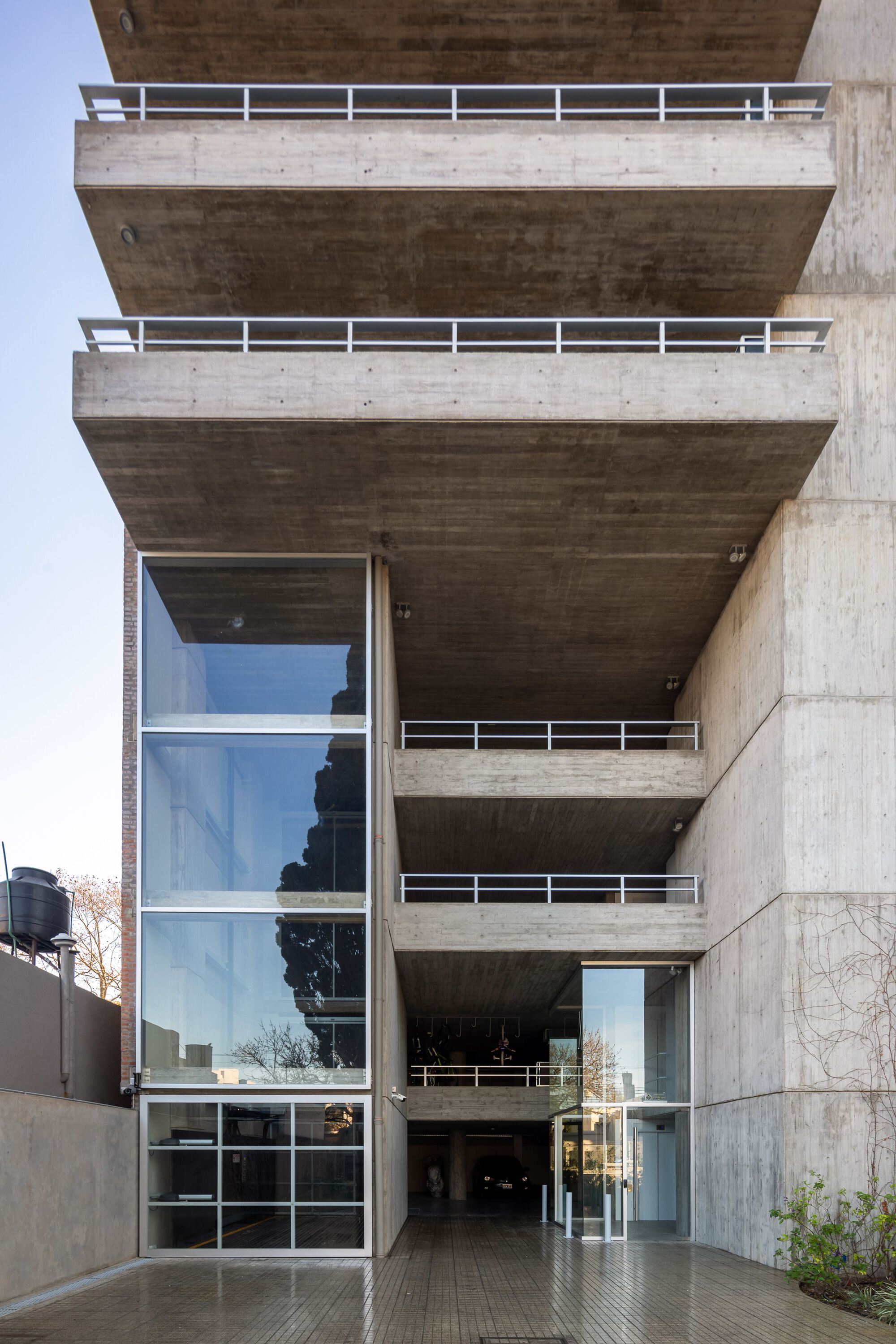 Galeria de Edifício Río Arriba / Estudio Pablo Gagliardo - 12