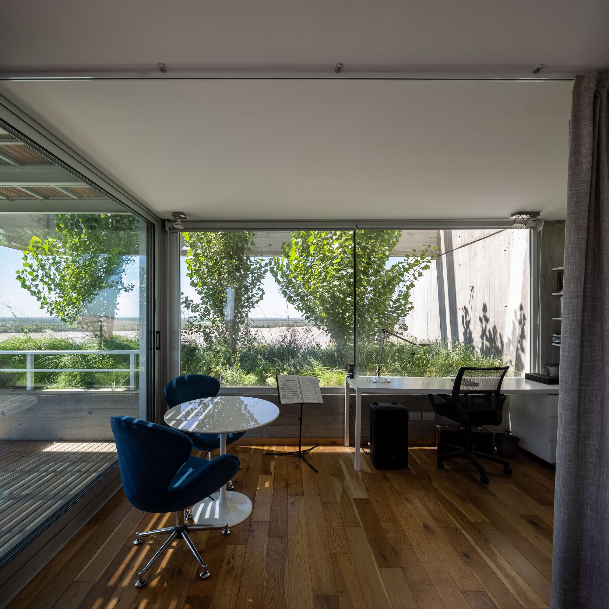 Gallery of Río Arriba Apartment Building / Estudio Pablo Gagliardo - 23