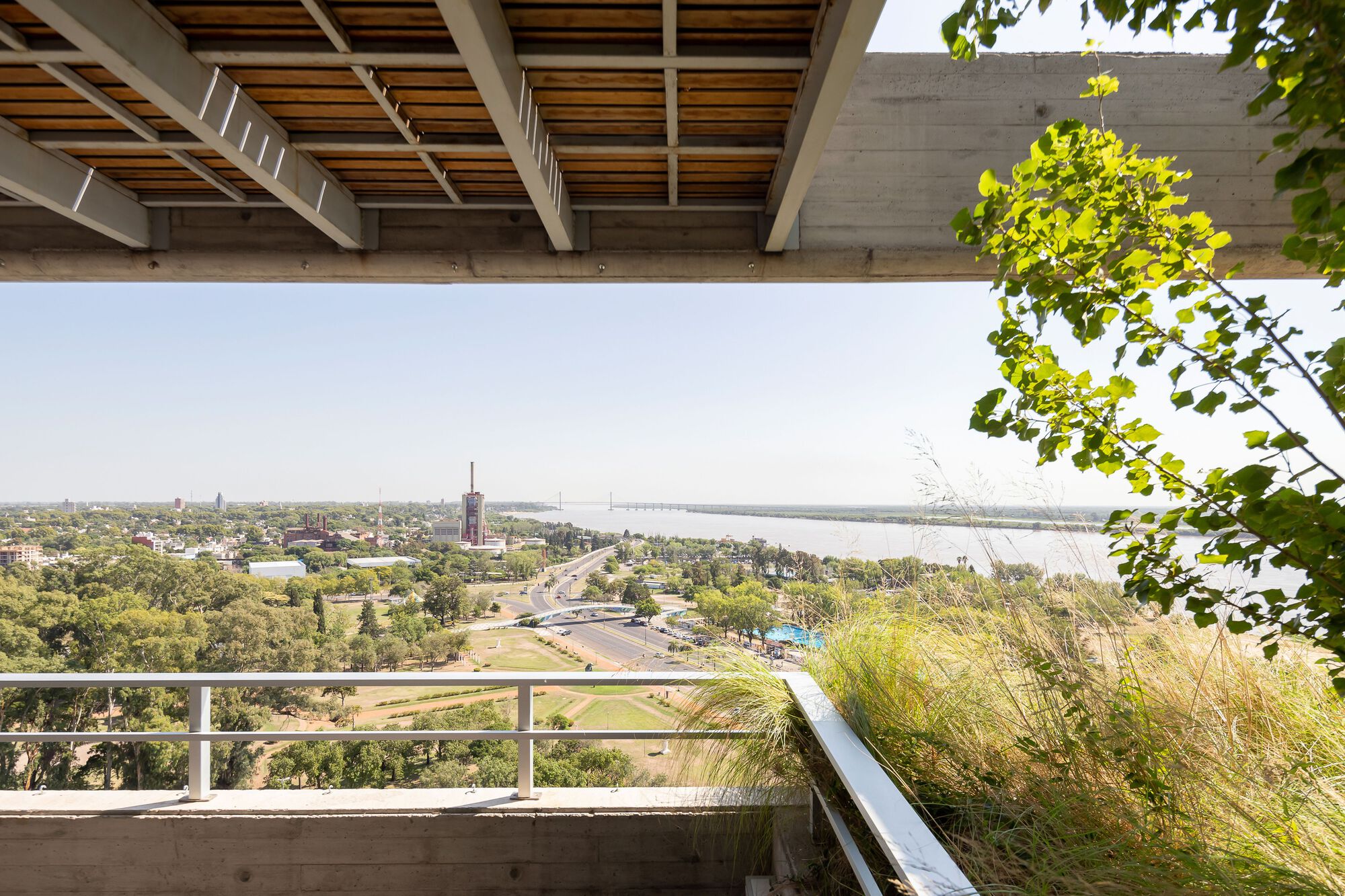 Galería de Edificio Río Arriba / Estudio Pablo Gagliardo - 25