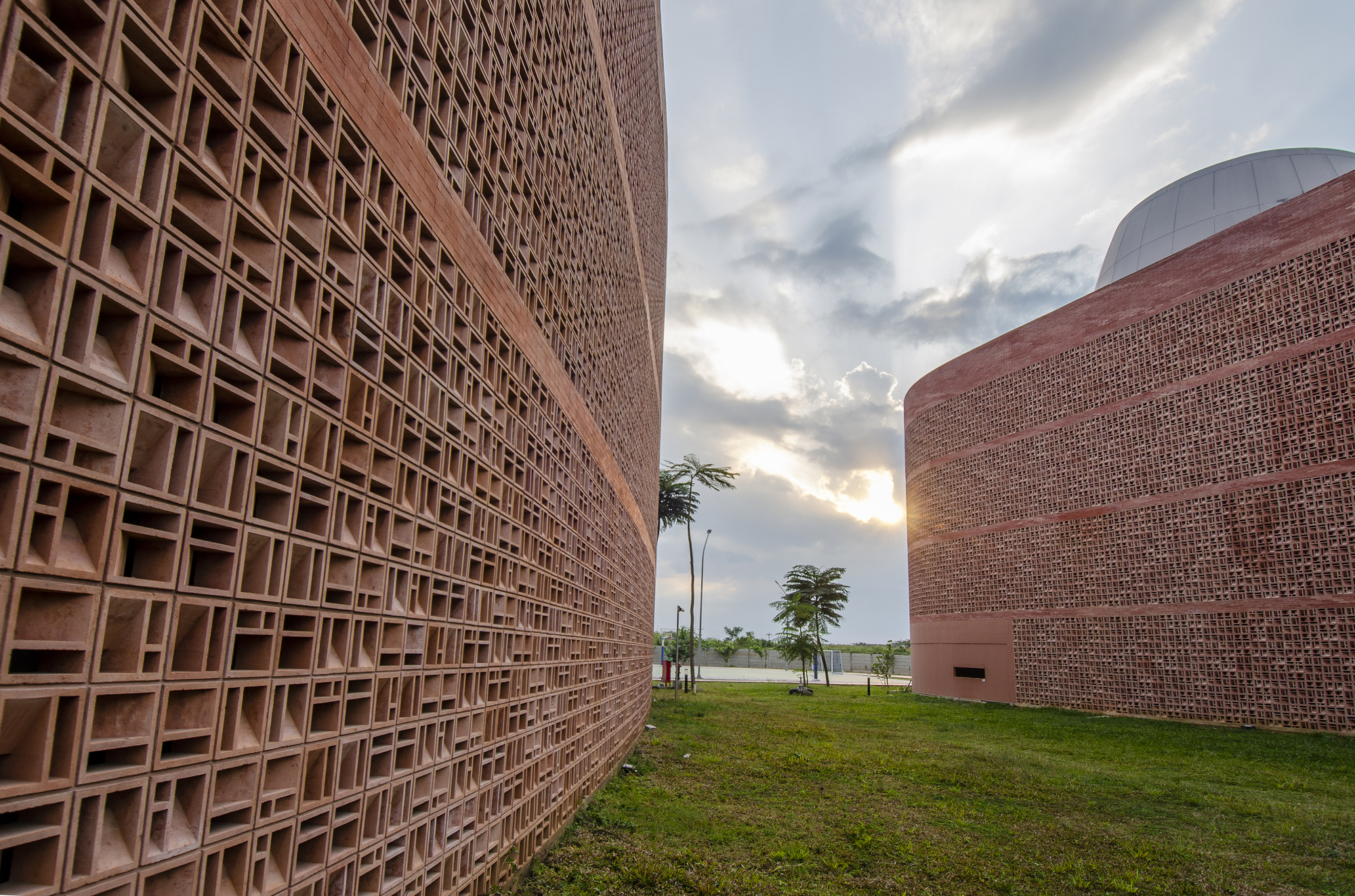 Gallery of Binus Edupark Semarang / Denton Corker Marshall - 10
