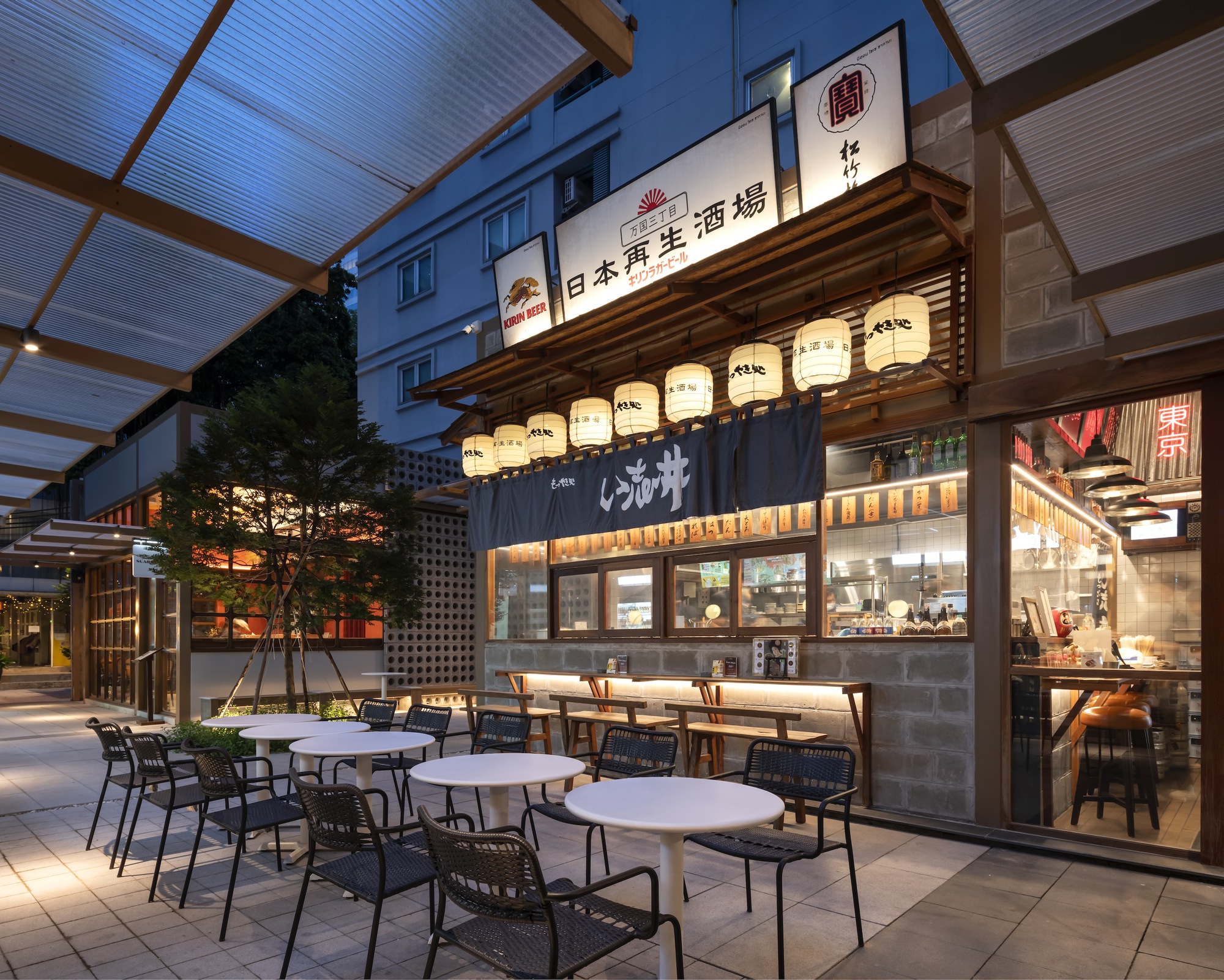 Gallery of BLOQyard Restaurants and Cafés / Sixseven Studio - 16