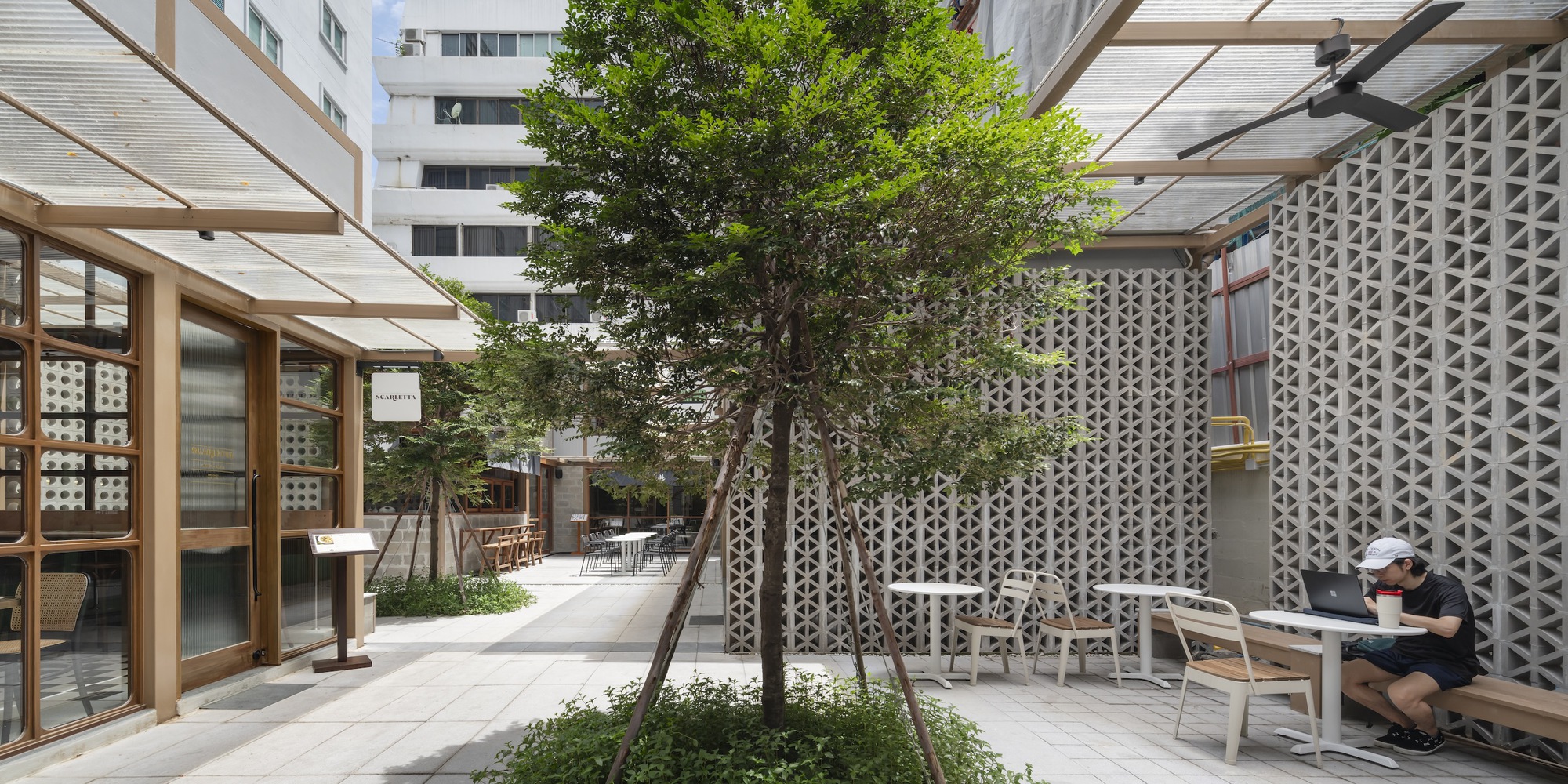 Gallery of BLOQyard Restaurants and Cafés / Sixseven Studio - 17