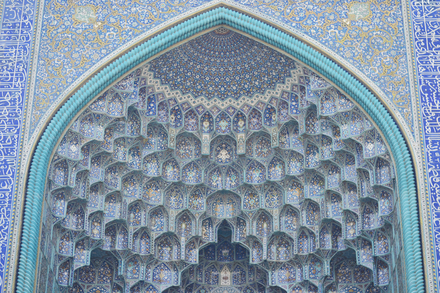 Gallery of The Symbolic Use of Color in Islamic Architecture - 4