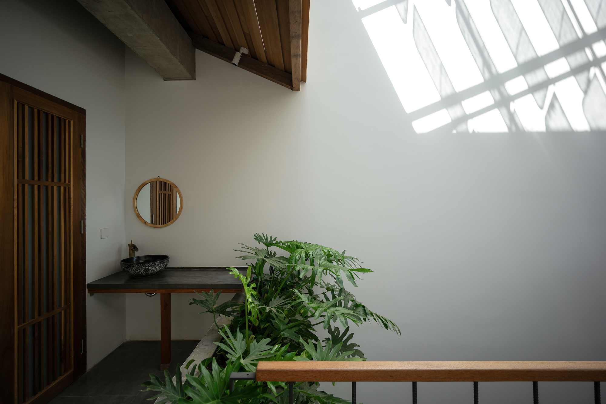 Gallery of The HIÊN House / Winhouse Architecture - 20