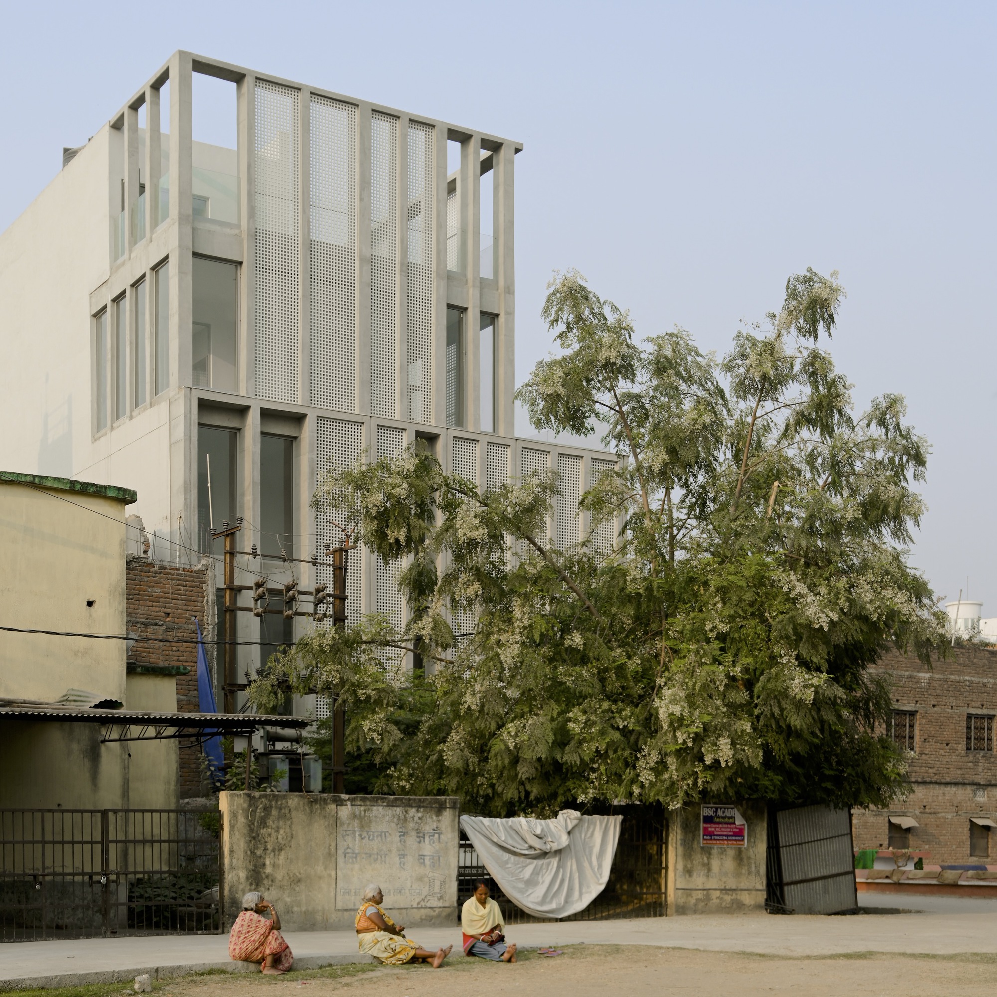 Gallery of Veiled Building / KUN Studio - 2