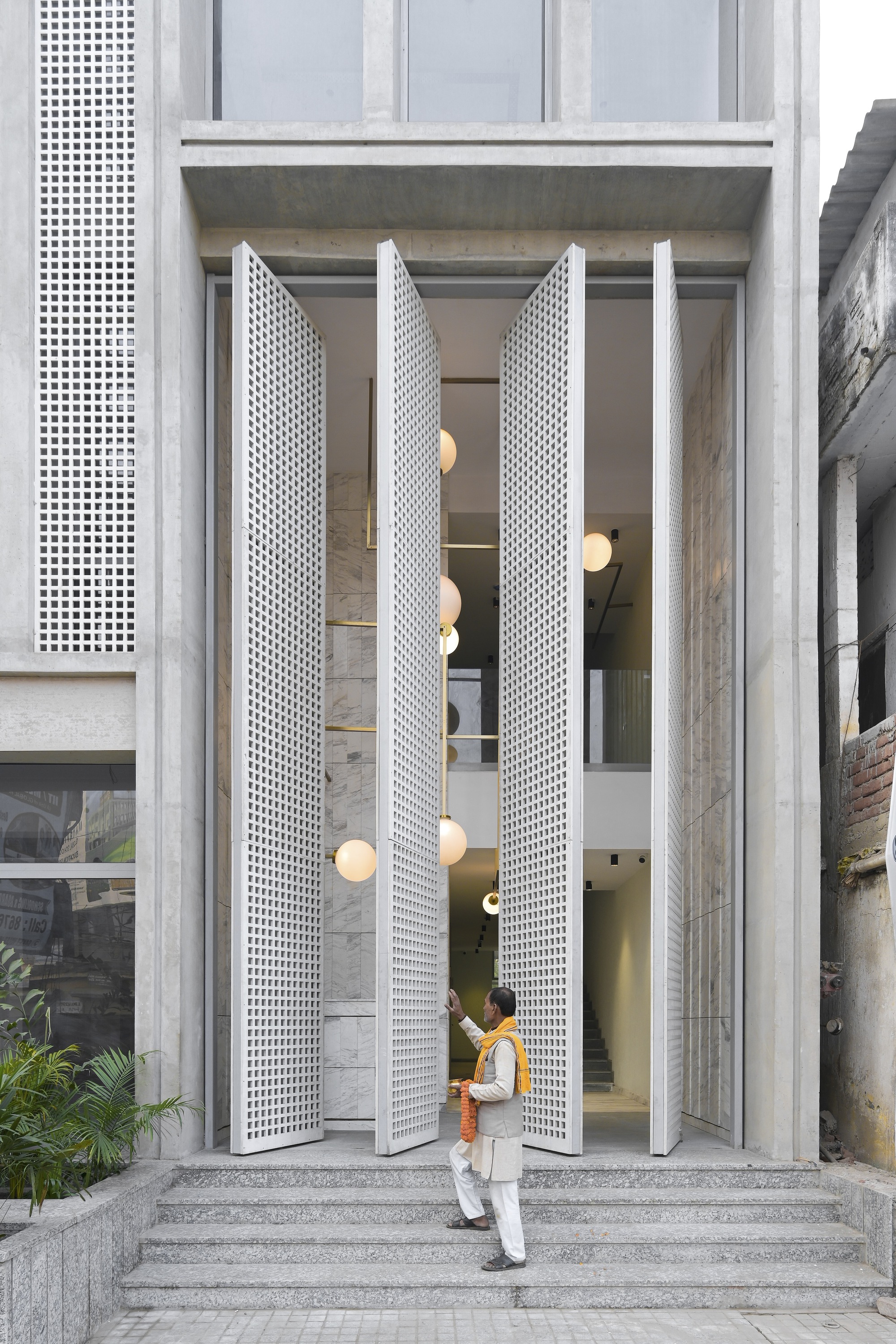 Gallery of Veiled Building / KUN Studio - 4