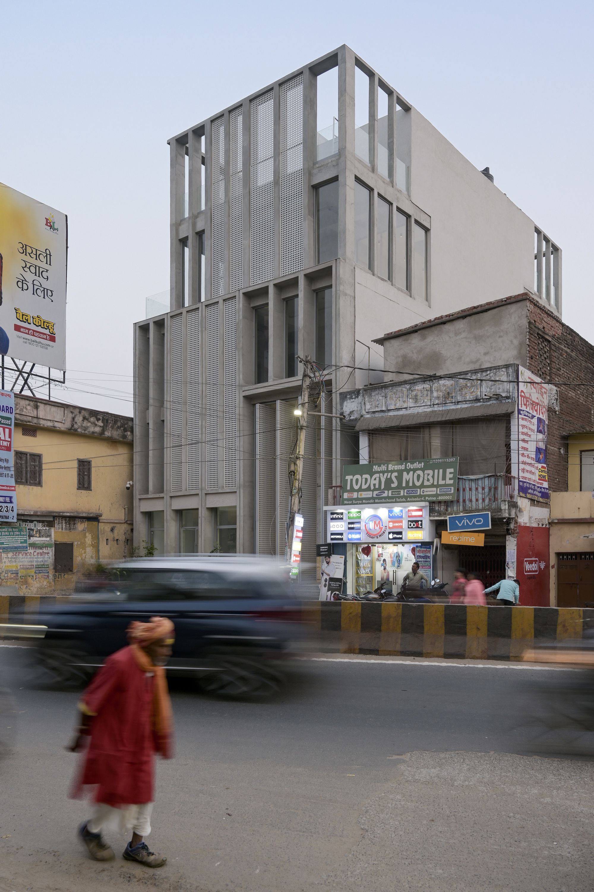 Gallery of Veiled Building / KUN Studio - 3