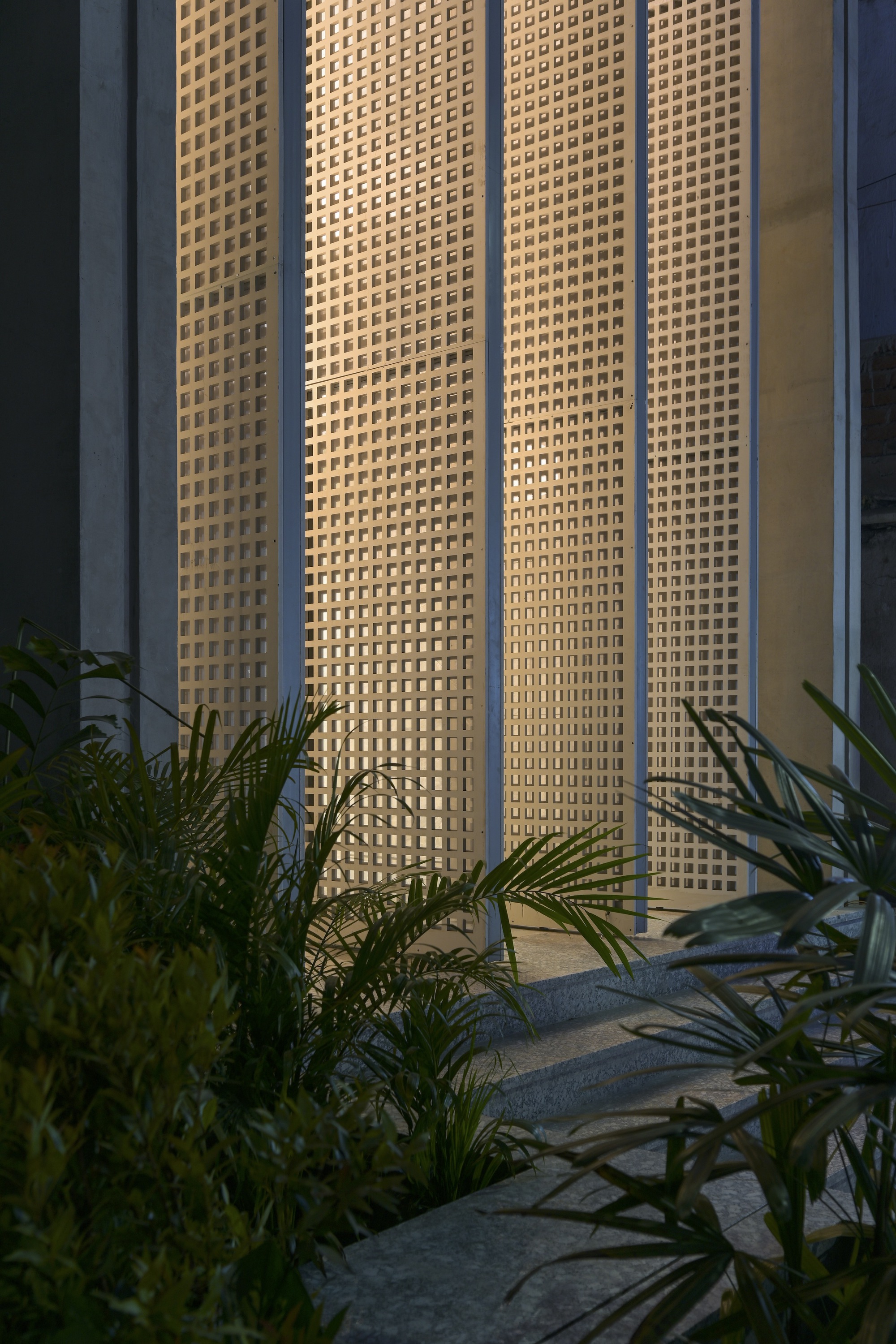 Gallery of Veiled Building / KUN Studio - 13