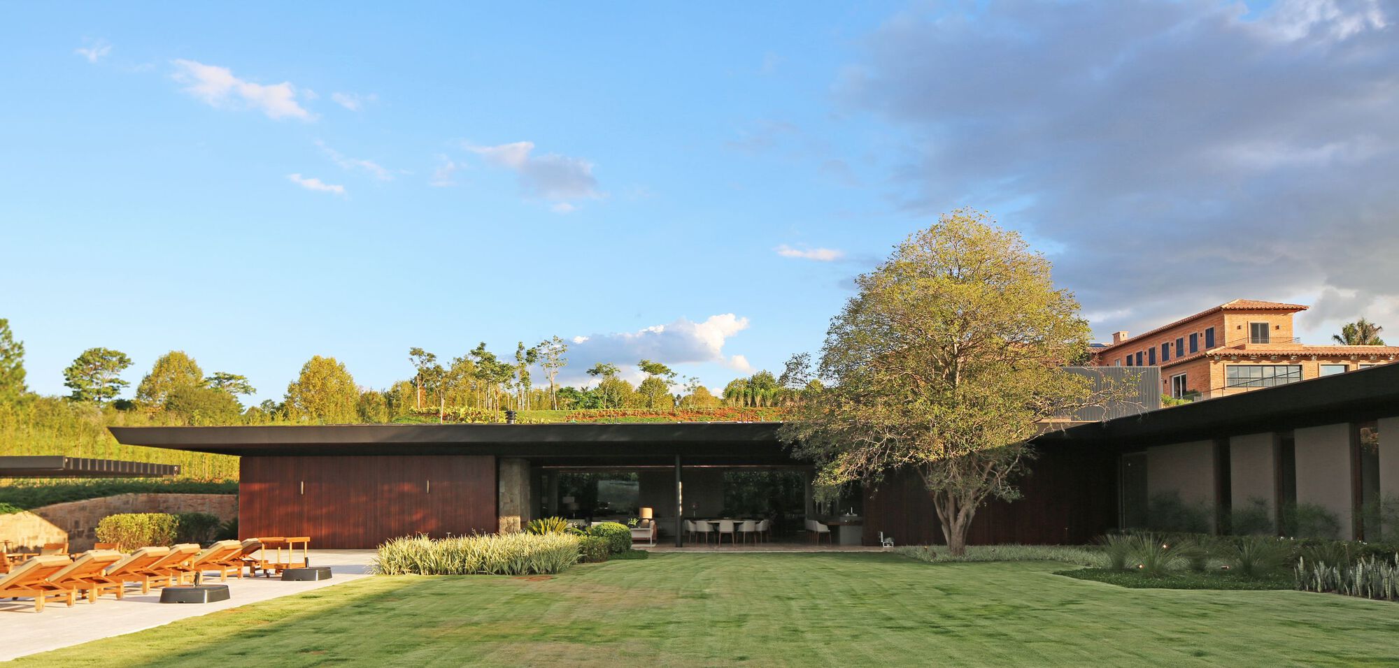 Gallery of SSR Sombreiros House / Gálvez & Márton Arquitetura - 13