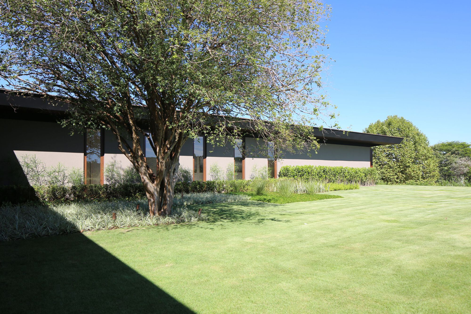 Gallery of SSR Sombreiros House / Gálvez & Márton Arquitetura - 6