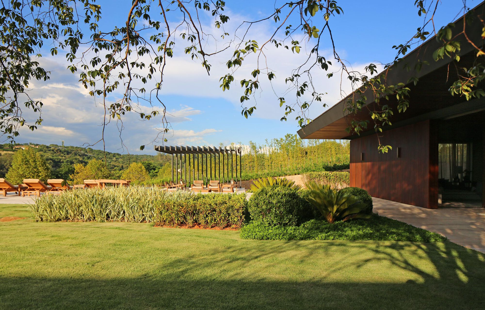 Gallery of SSR Sombreiros House / Gálvez & Márton Arquitetura - 11