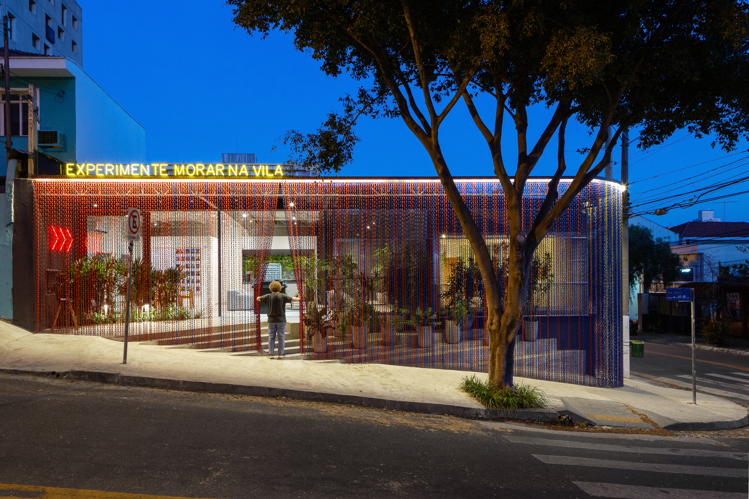 Gallery of Breaking the Standards: 10 Architects Who Are Daring in ...