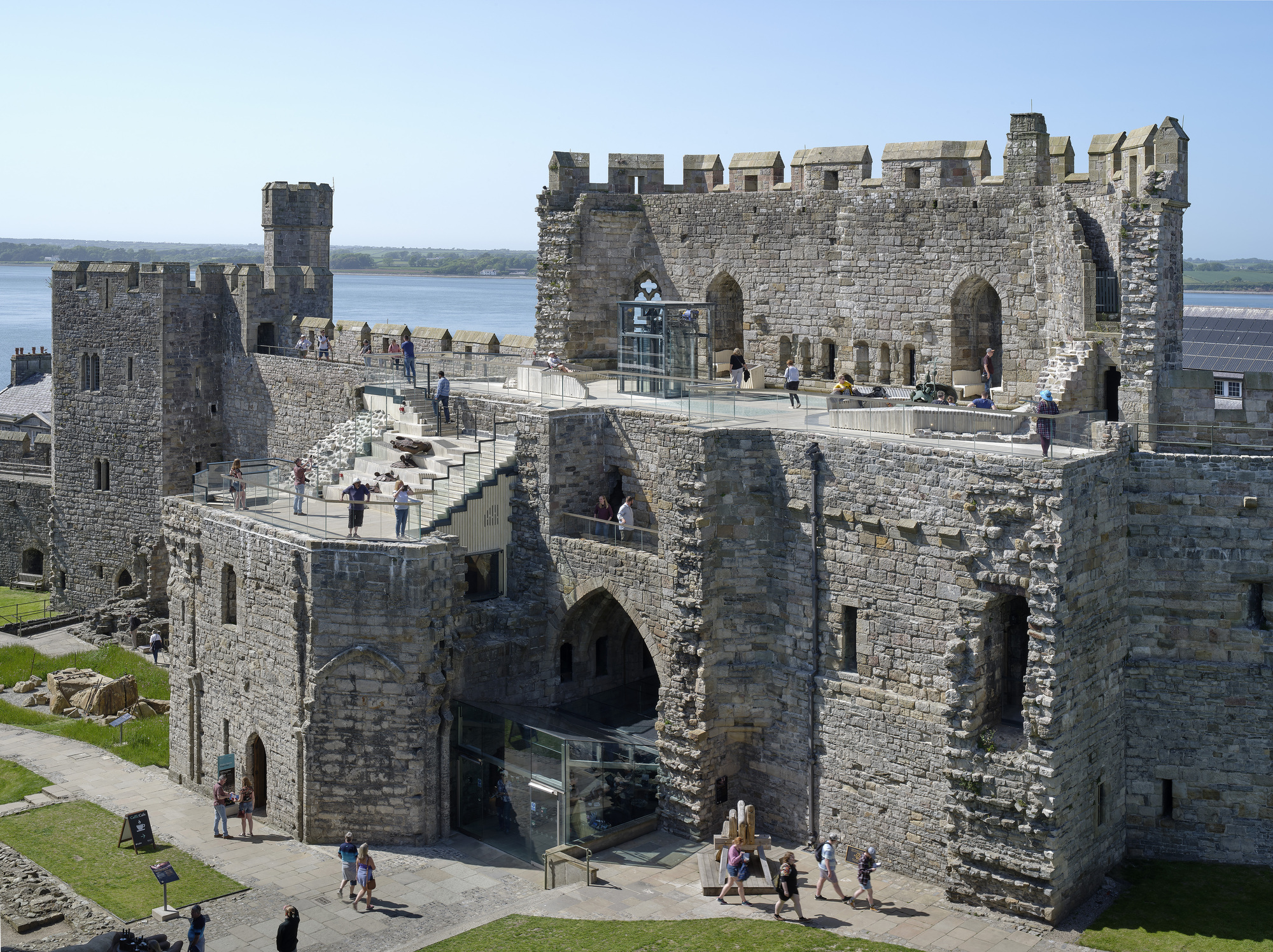 Gallery of King’s Gate Caernarfon Castle / Buttress - 6