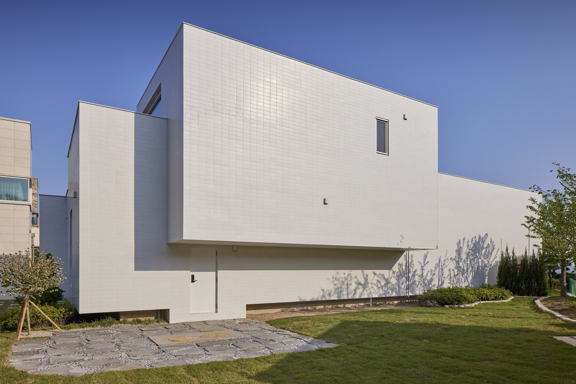 Gallery of Square House / ilsangarchitects - 11